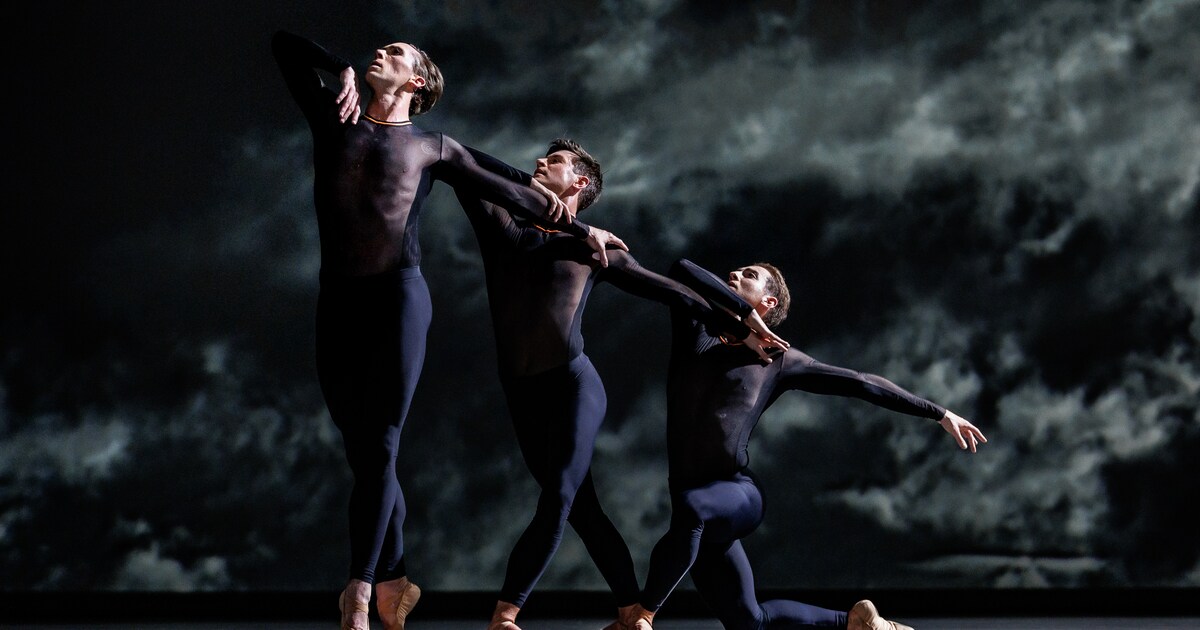 David Dawson laat Het Nationale Ballet zachtmoedig bewegen op ...