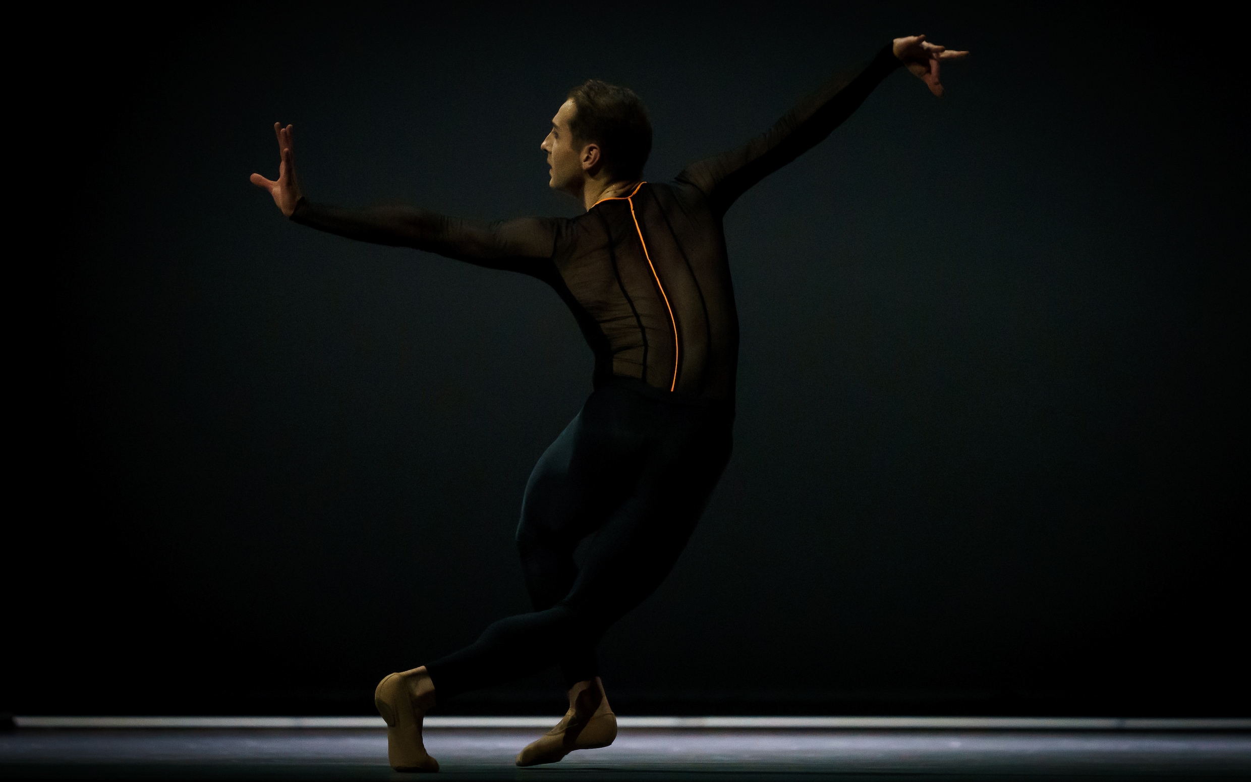 David Dawson laat Het Nationale Ballet zachtmoedig bewegen op ...