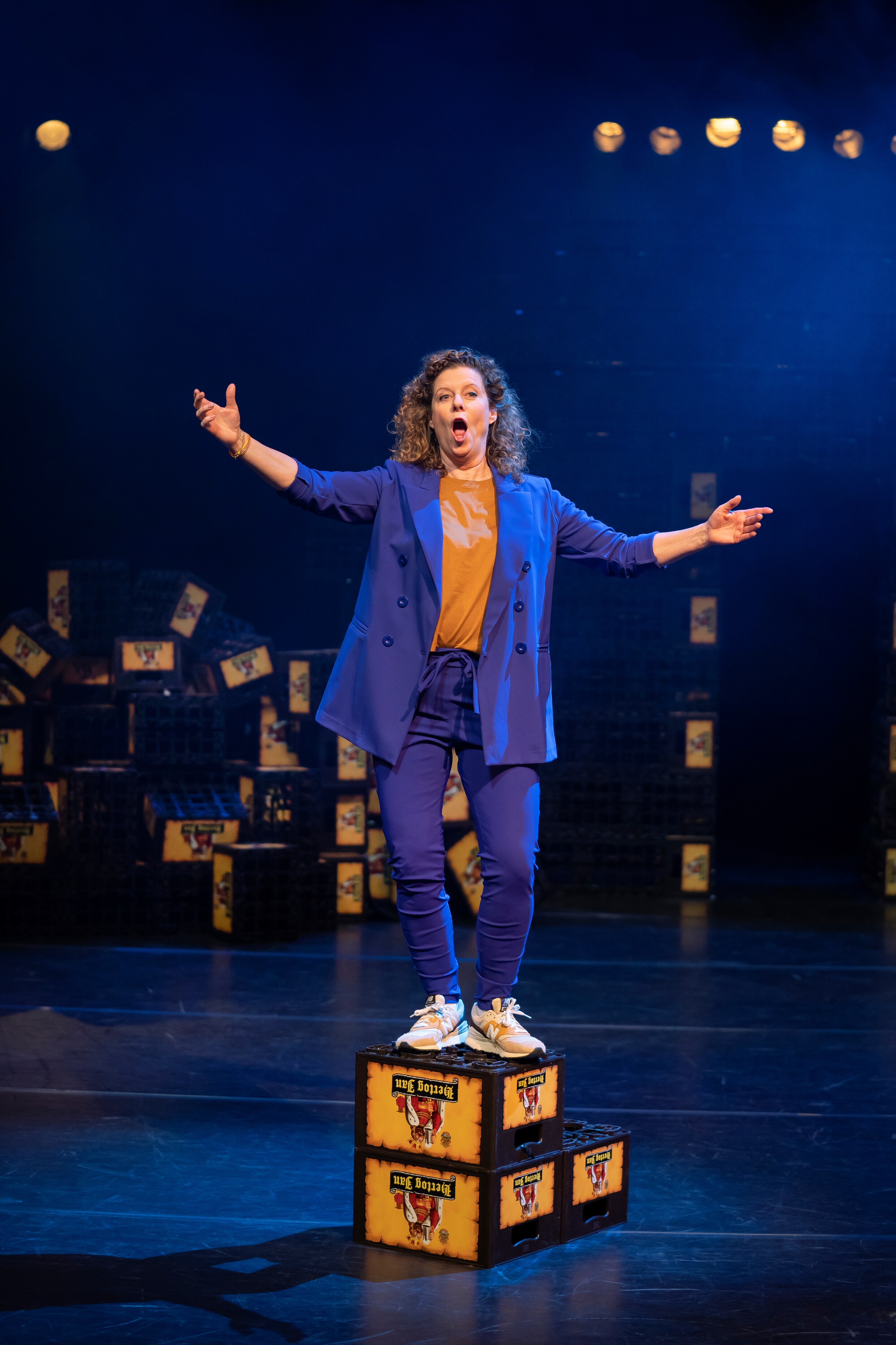 Recensie: Margôt Ros (Toren C) vertelt liefdevol over haar vader in cabaretsolo | de Volkskrant