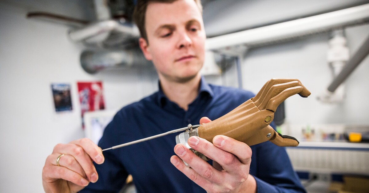 Honderden 3D-geprinte handprotheses van Delftse ingenieur naar Oekraïense oorlogsslachtoffers ...