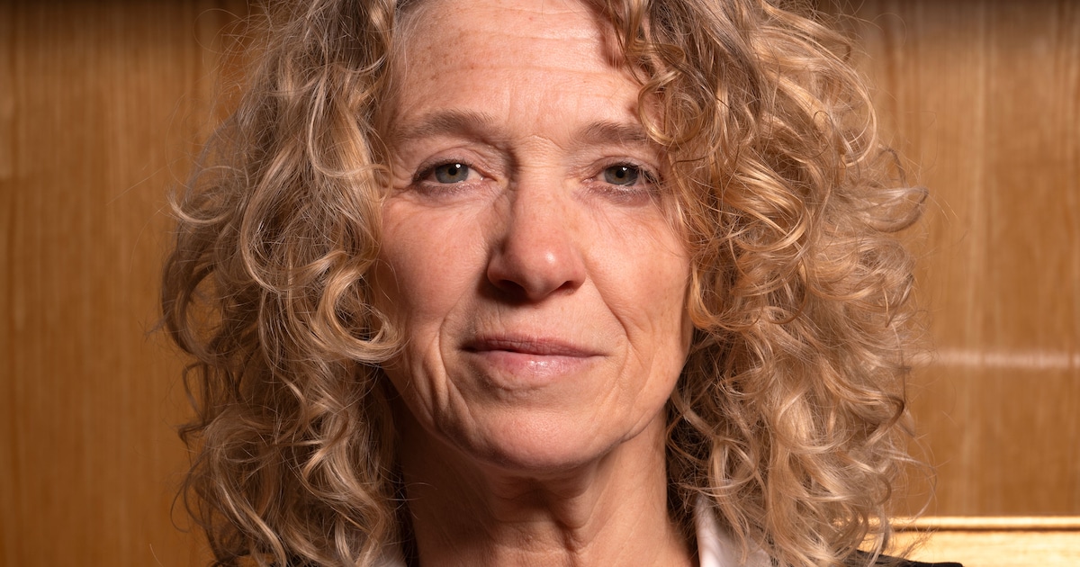 Schipper en schrijver Corine Nijenhuis staat stil bij de Watersnoodramp ...