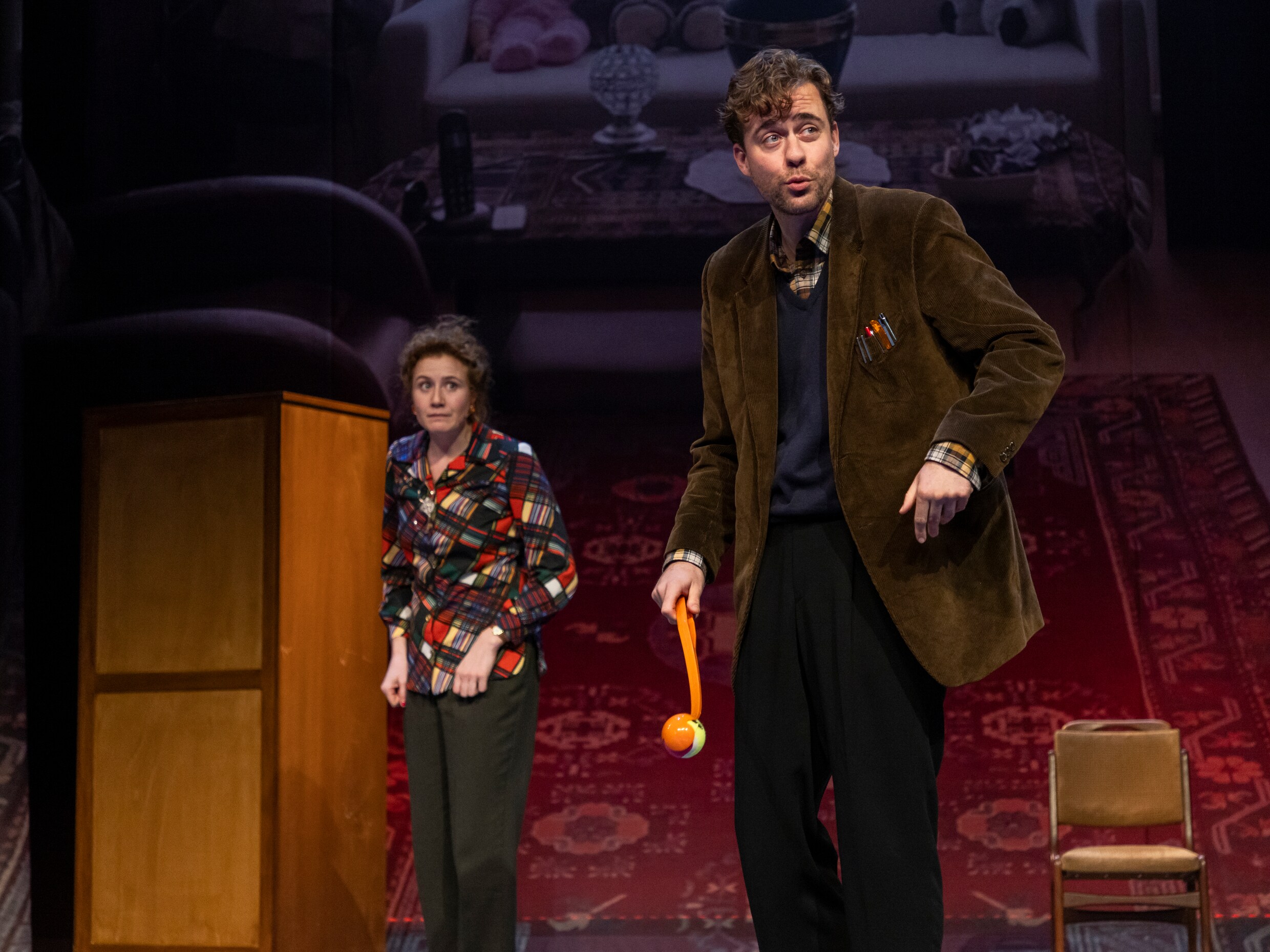 Na ruim een uur rommelig theater is er ook wat ontroering, in ‘Opgewekt ...