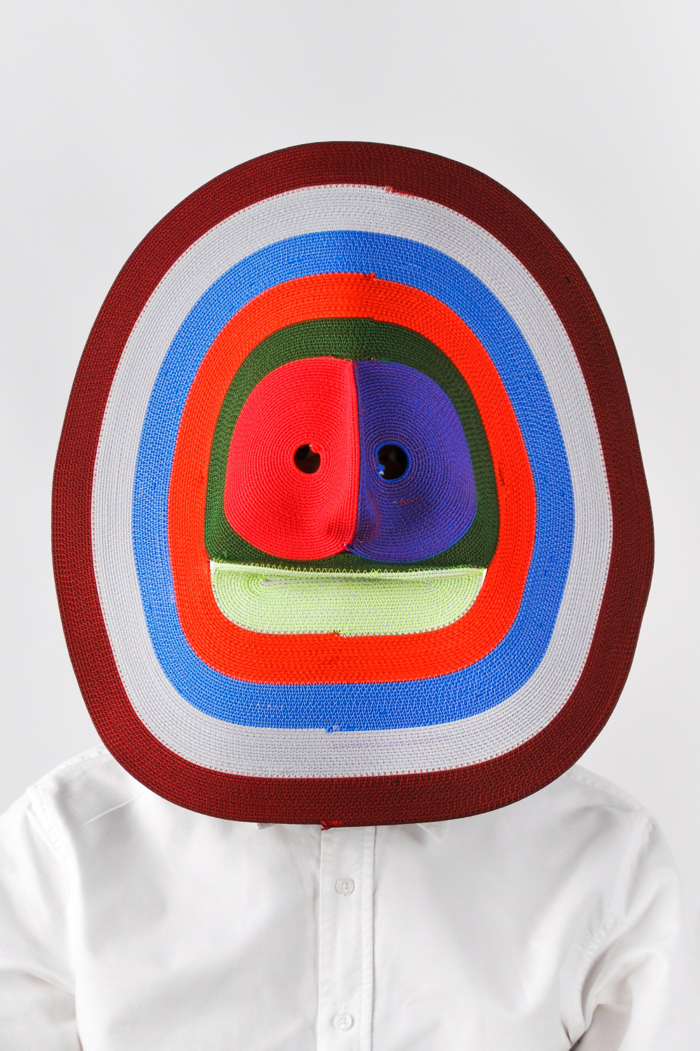 ‘Als je oplet, zie je dat er tussen al die laatste maskers geen enkele ...