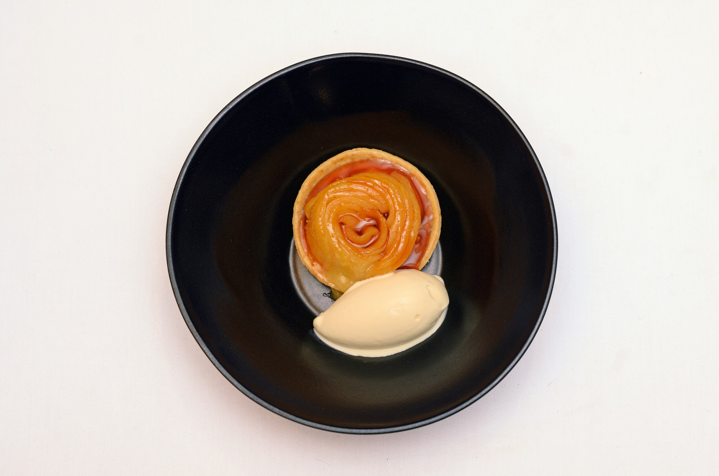 Hiske Versprille wordt hartgrondig opgevrolijkt door het innemende ...