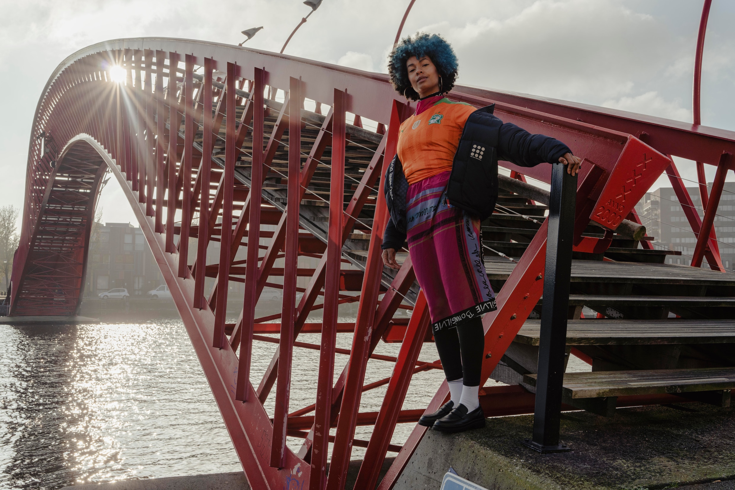 Veel mensen durven geen kleur te dragen, zegt kunstenaar Iriée Zamblé ...