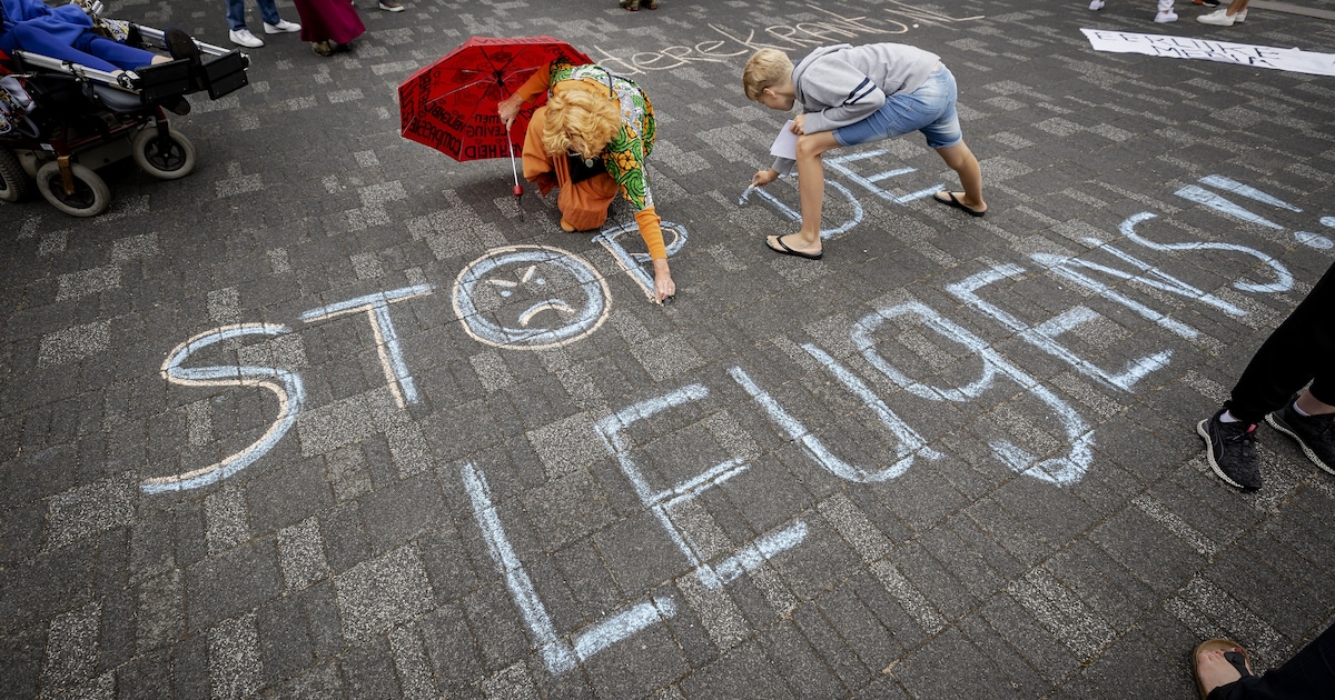 Een op vijf Nederlanders gelooft in complot­theorieën, verschillen met ...