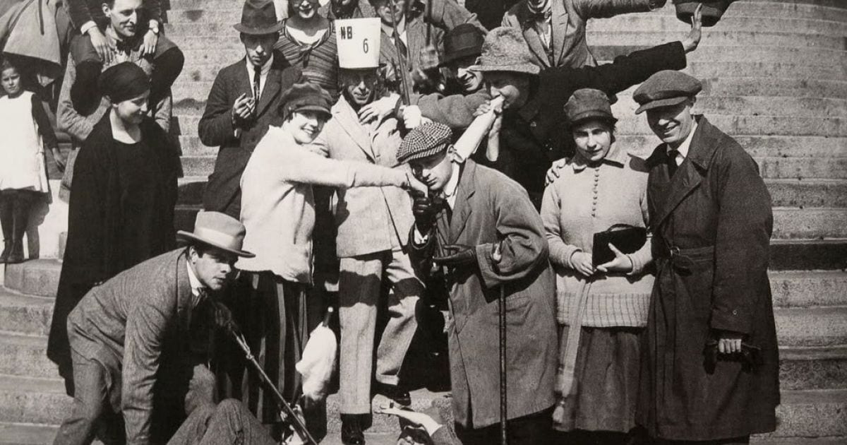 100 jaar na dato wordt wéér bijna de tent afgebroken bij een dada ...