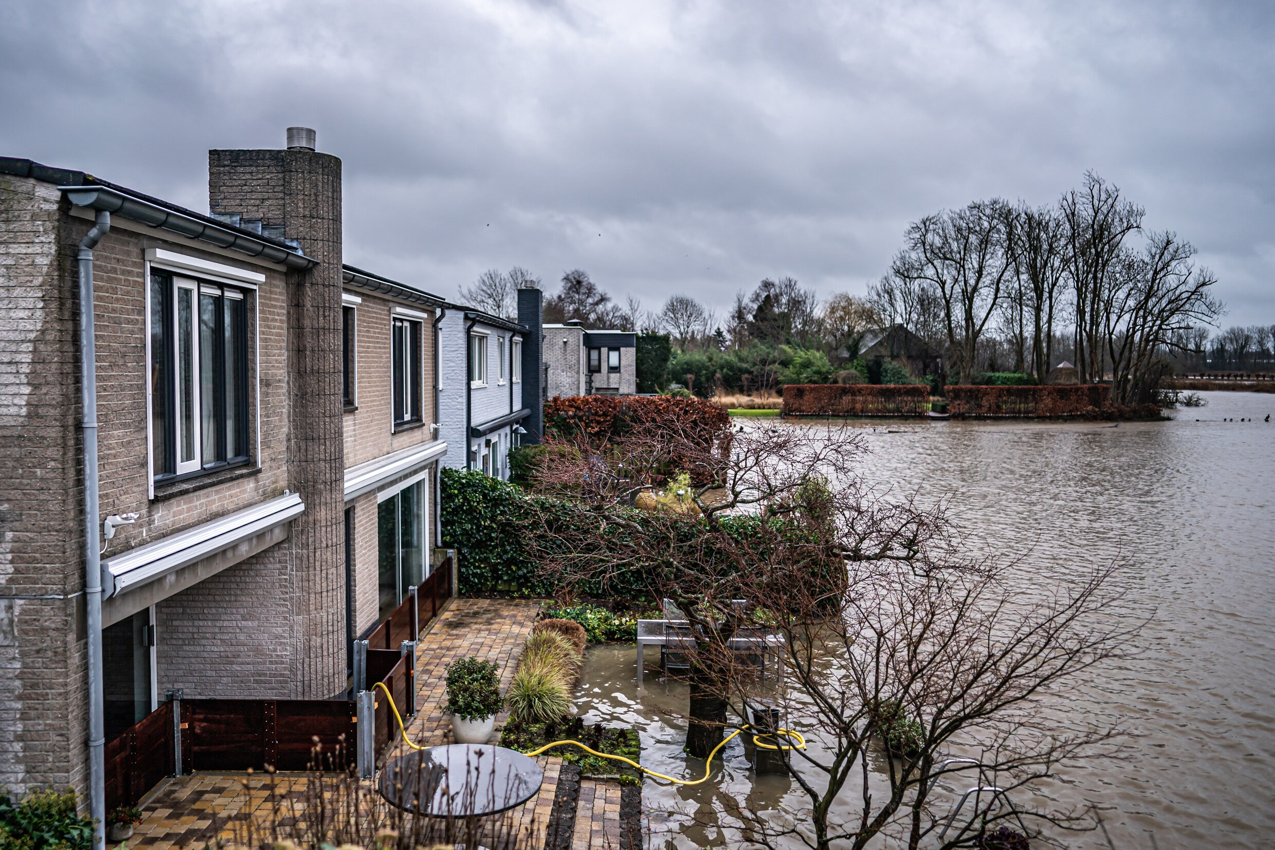 Ondanks overstromingsgevaar worden er nog steeds woningen bijgebouwd ...