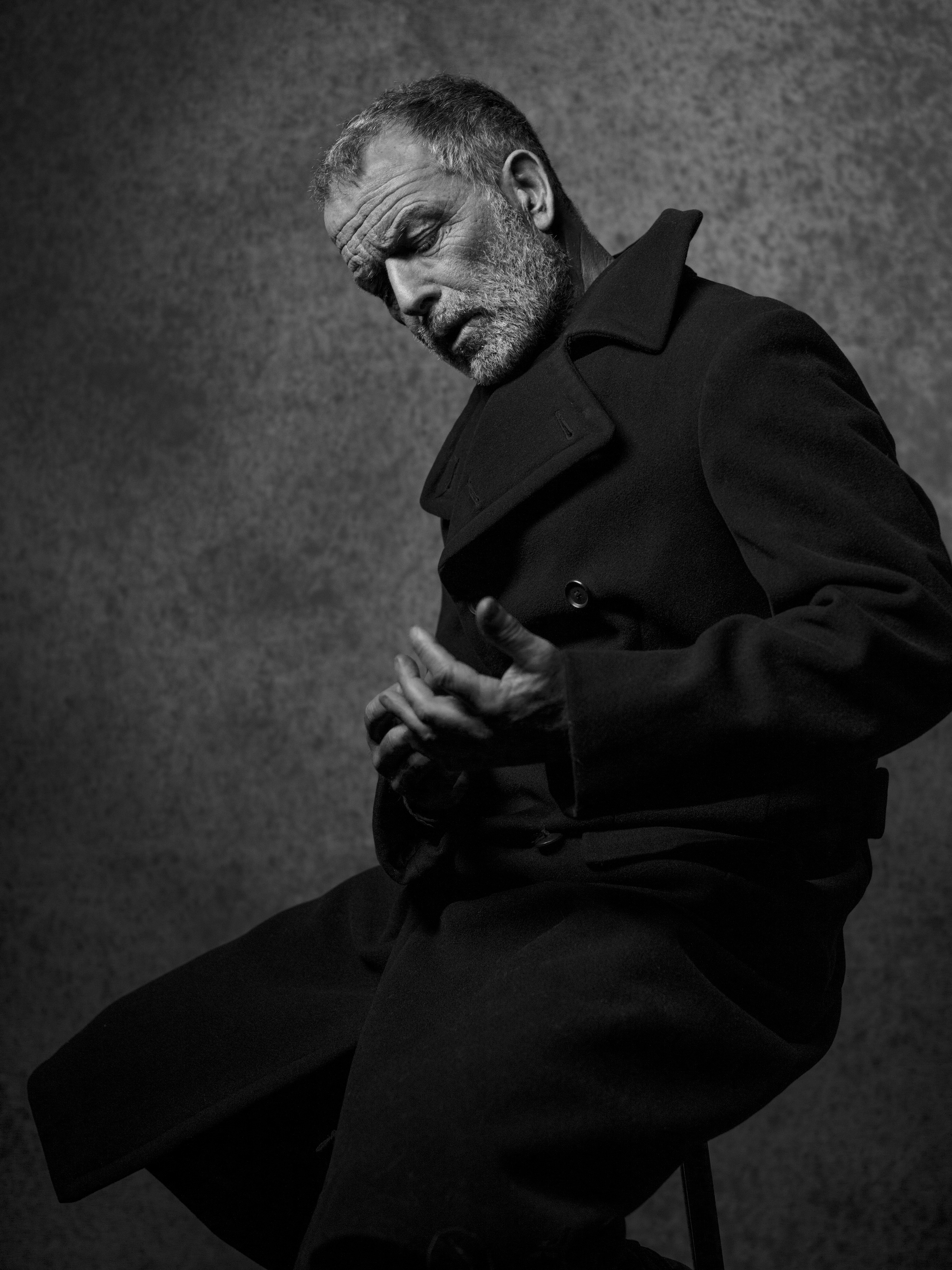 Raymond Thiry (Penoza) kan net zo goed acteren als een badkamertje ...