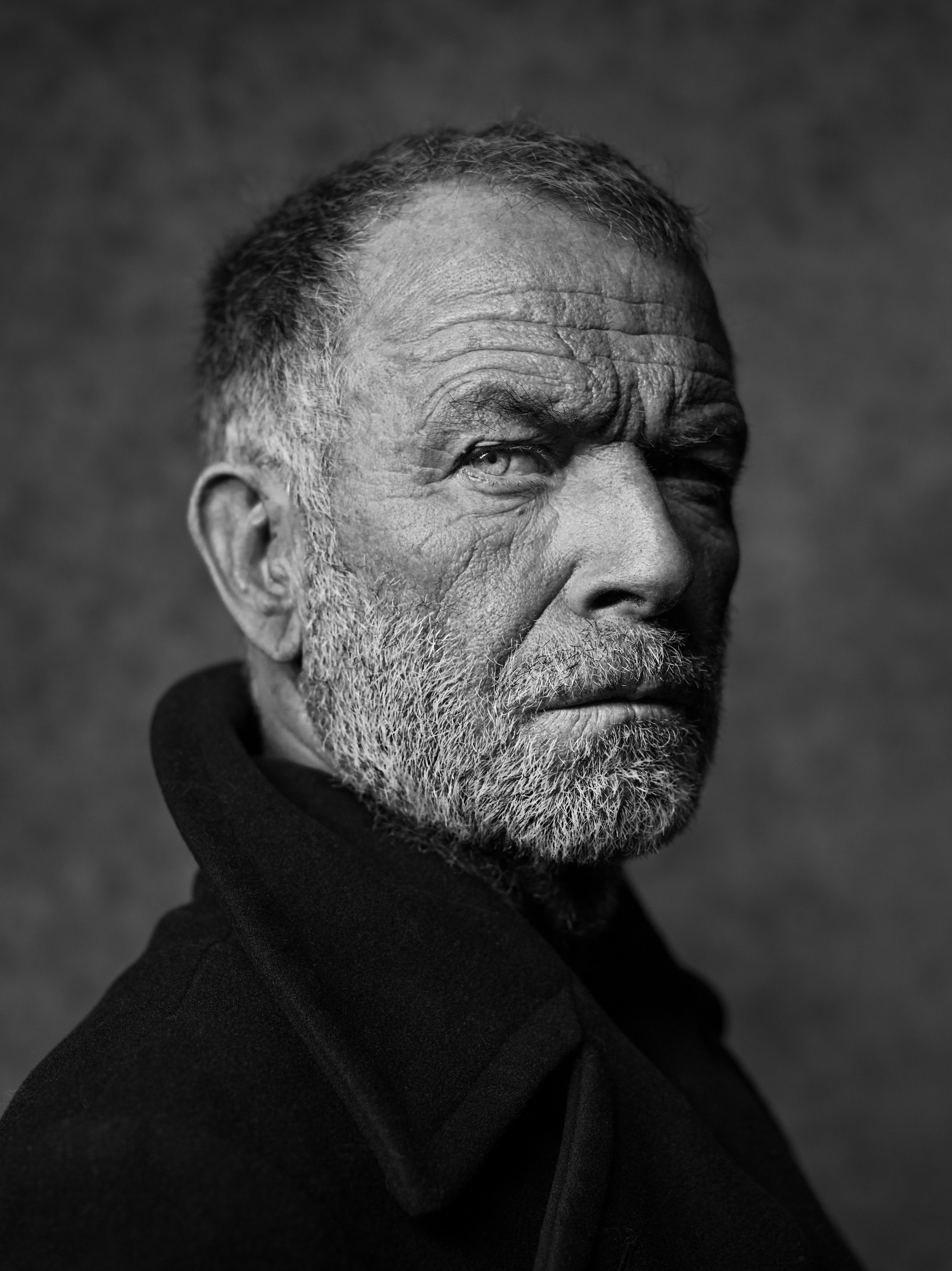 Raymond Thiry (Penoza) kan net zo goed acteren als een badkamertje ...