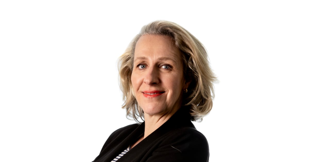 Ik weet dat mensen op hun 48ste soms al oma zijn. Je zou zelfs ...