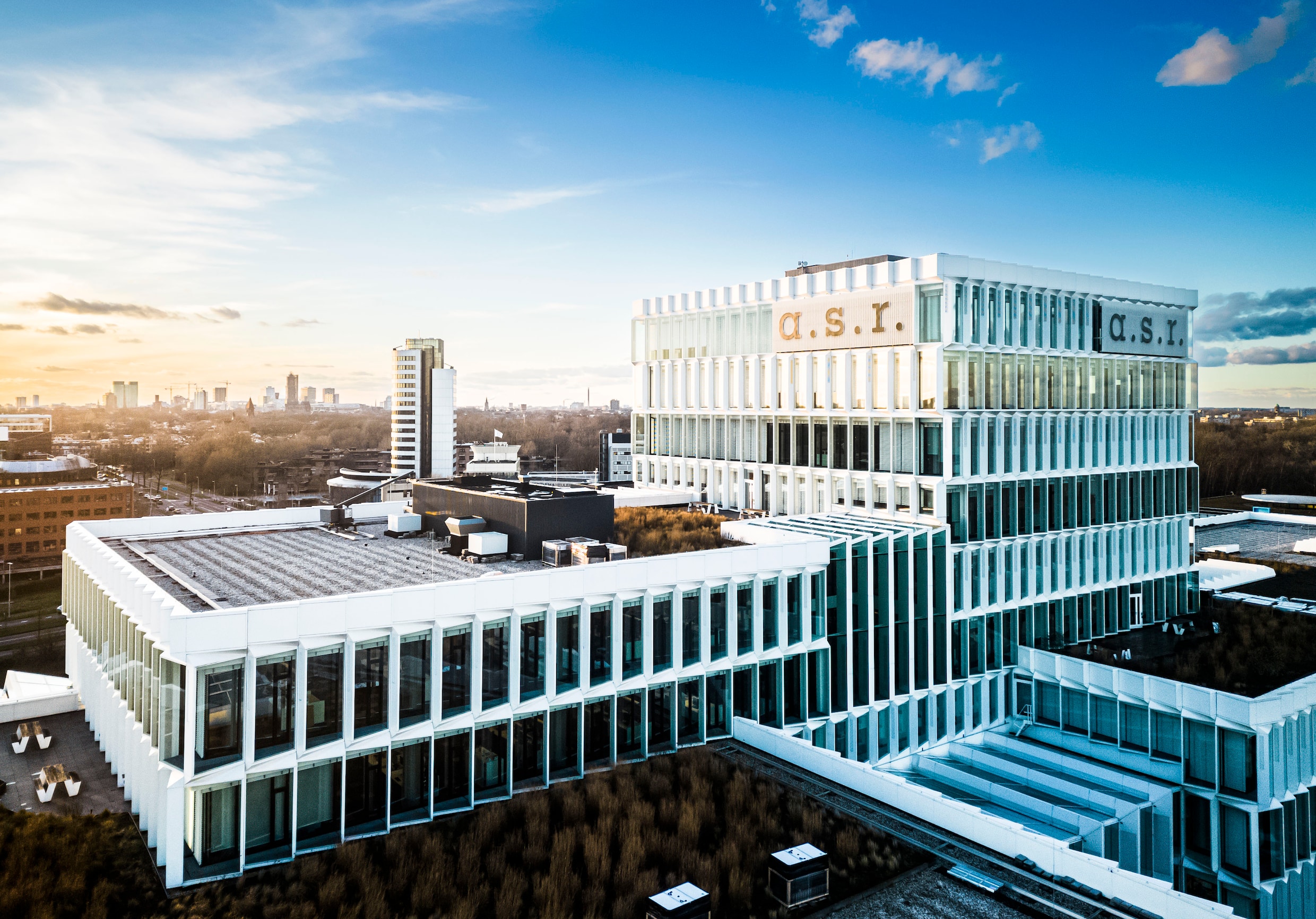 ASR trekt honderden miljoenen uit voor vergoeden woekerpolissen | de ...