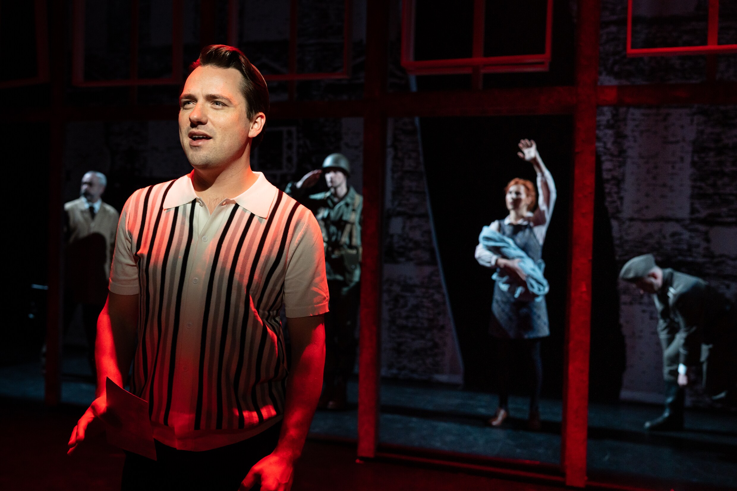 Stef Bos schreef de liedjes voor musical ‘Checkpoint Charlie’: ‘Ik heb ...