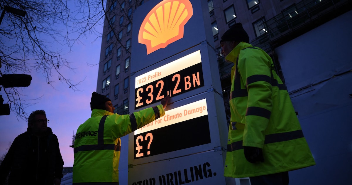 Shell boekt recordwinst van 40 miljard dollar, en weer steekt een storm ...