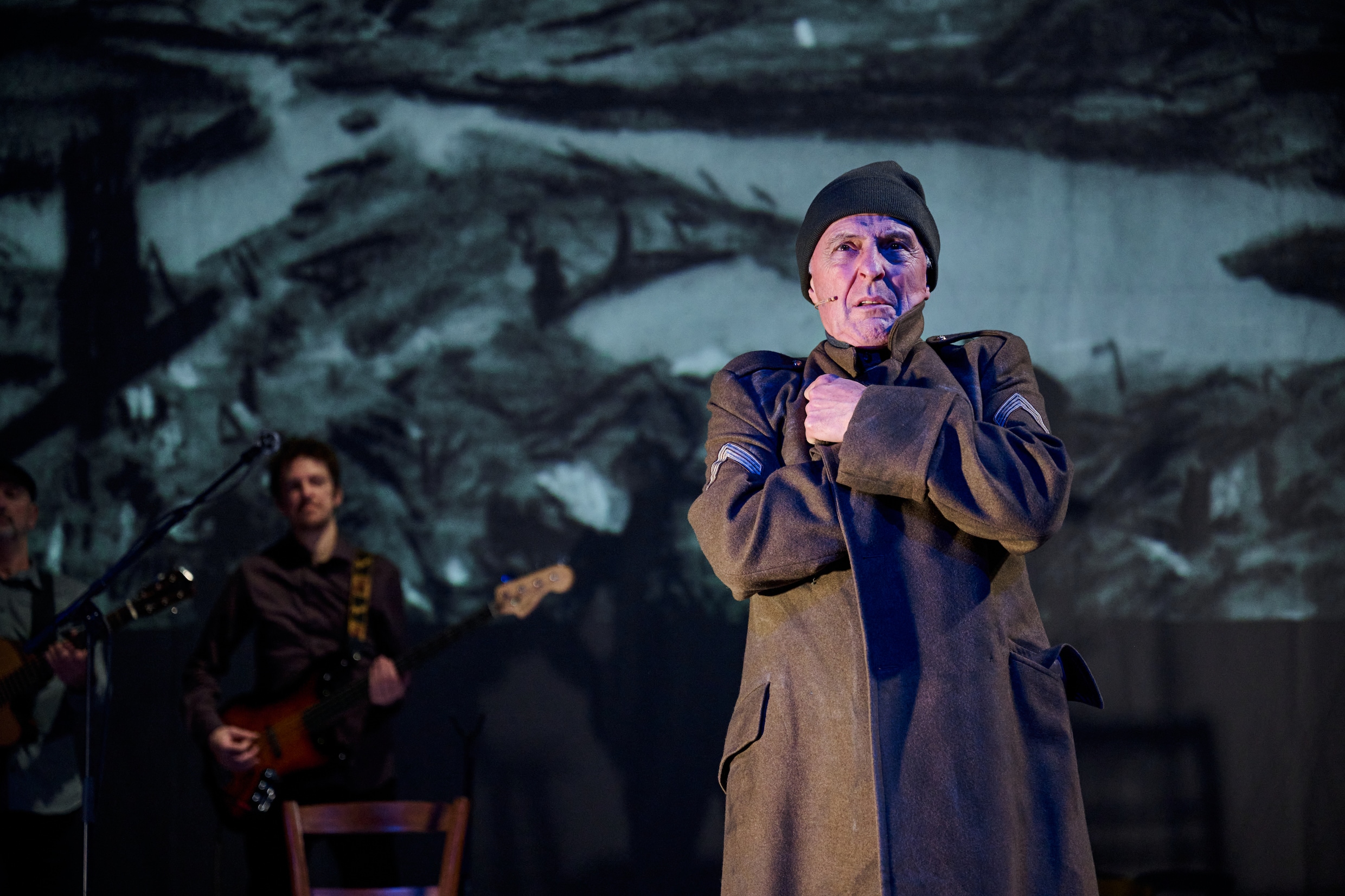 Met schwung vertelt Huub Stapel je zijn familiegeschiedenis ★★★★☆ | de ...