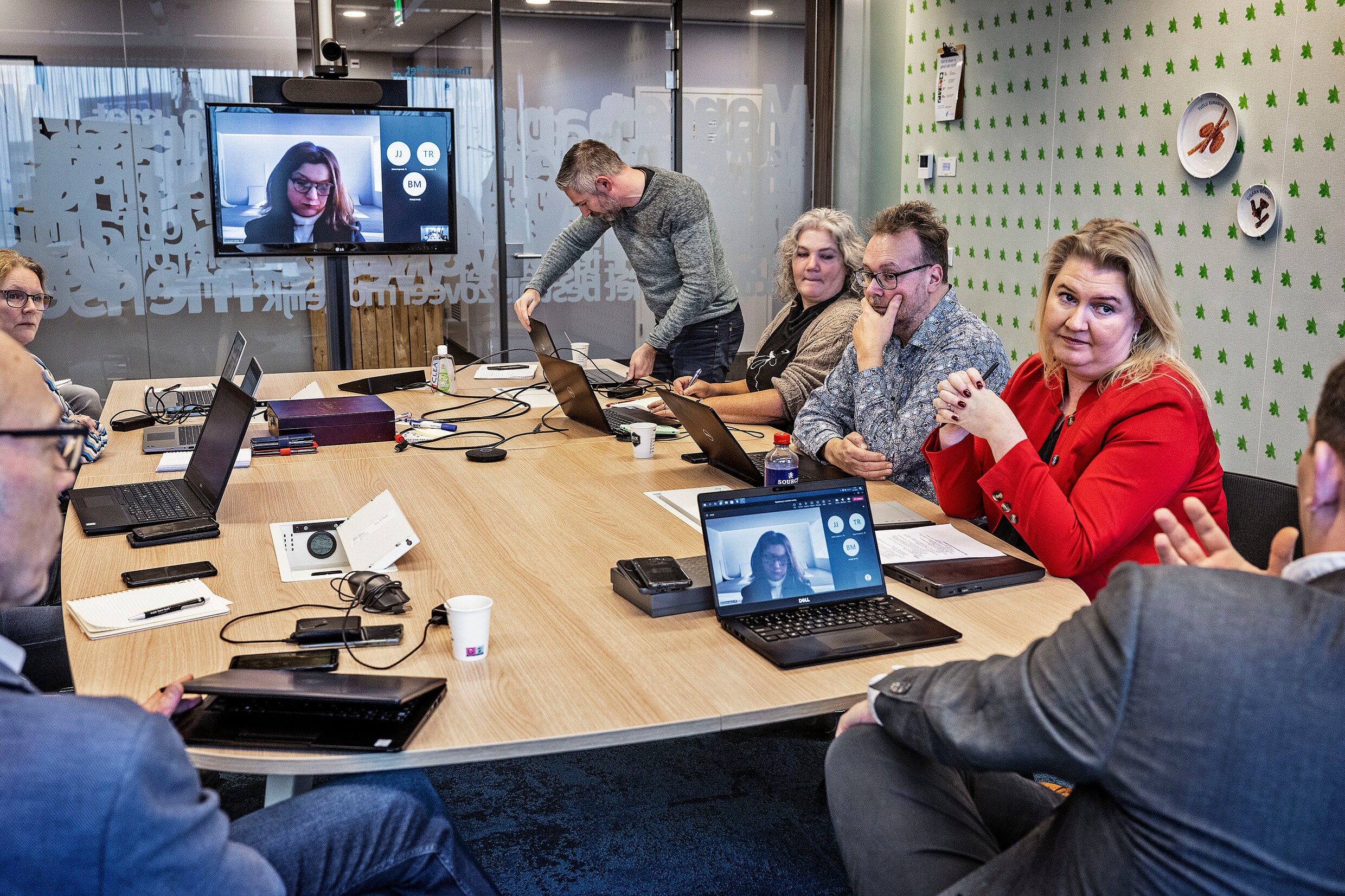 Bij het UWV stapelen de dossiers zich op nu werkgevers coronasteun ...