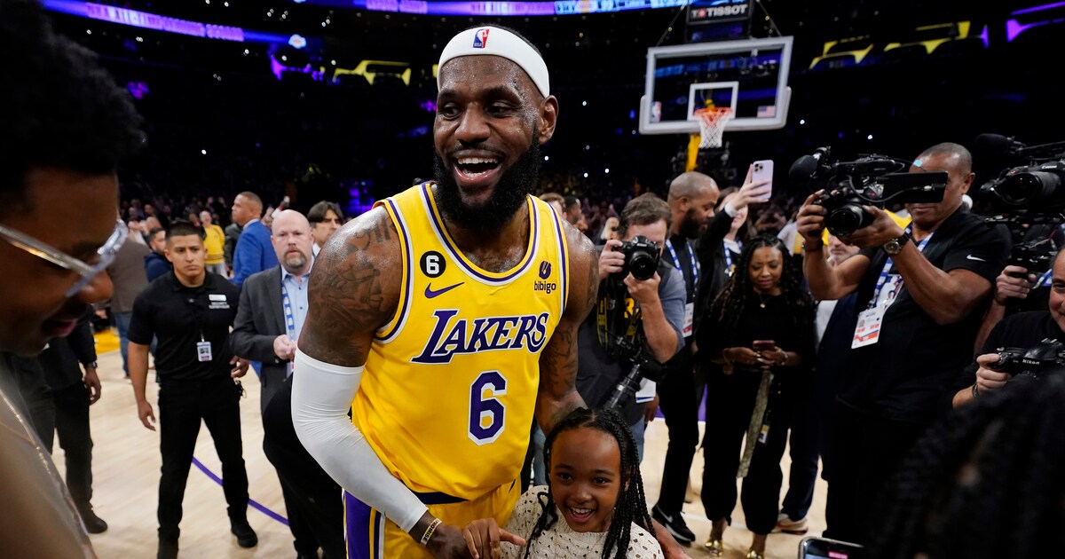 LeBron James pakt het puntenrecord dat bijna 39 jaar in handen was van ...