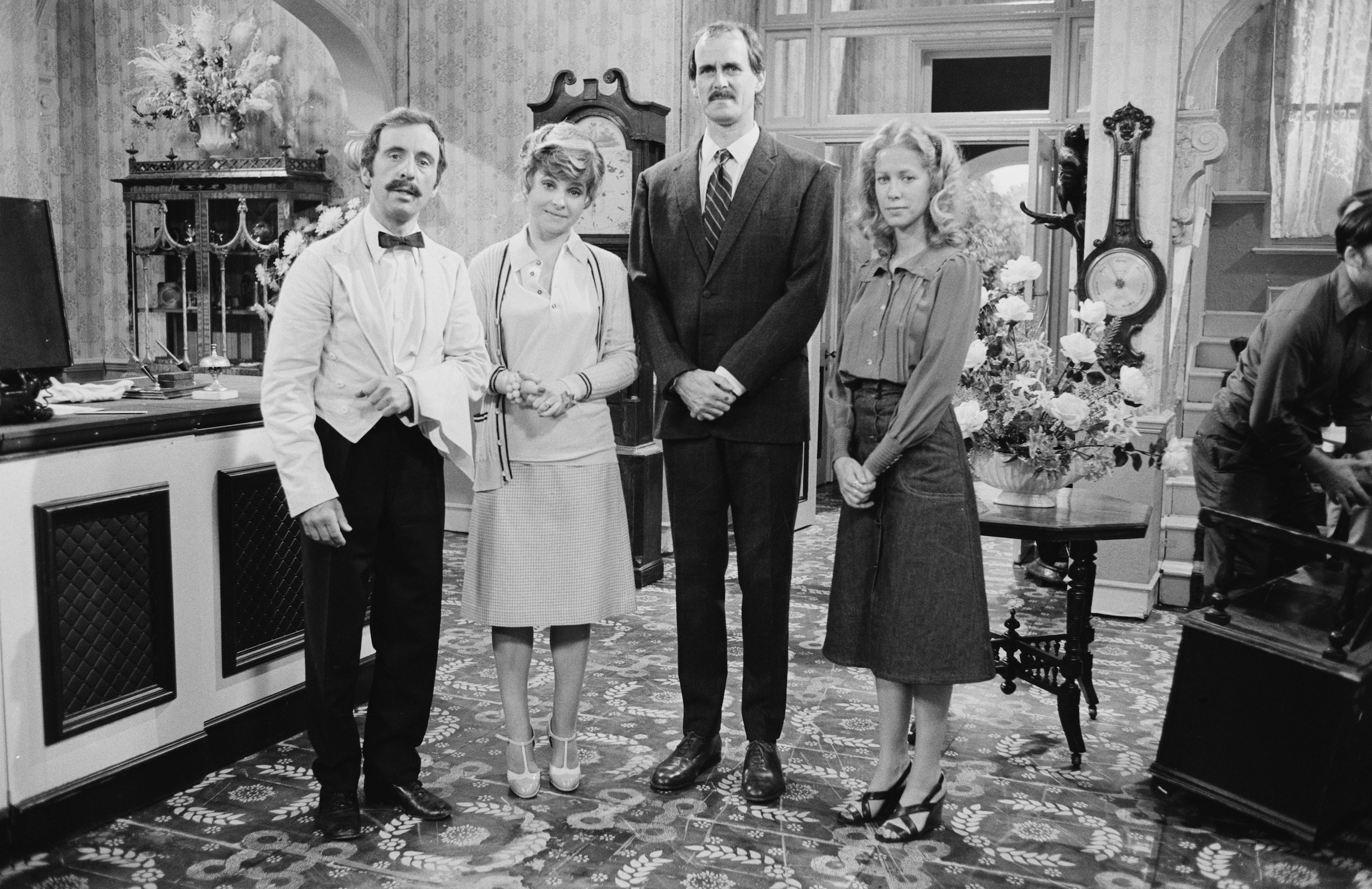 Britse sitcom ‘Fawlty Towers’ keert terug, met de dochter van John ...