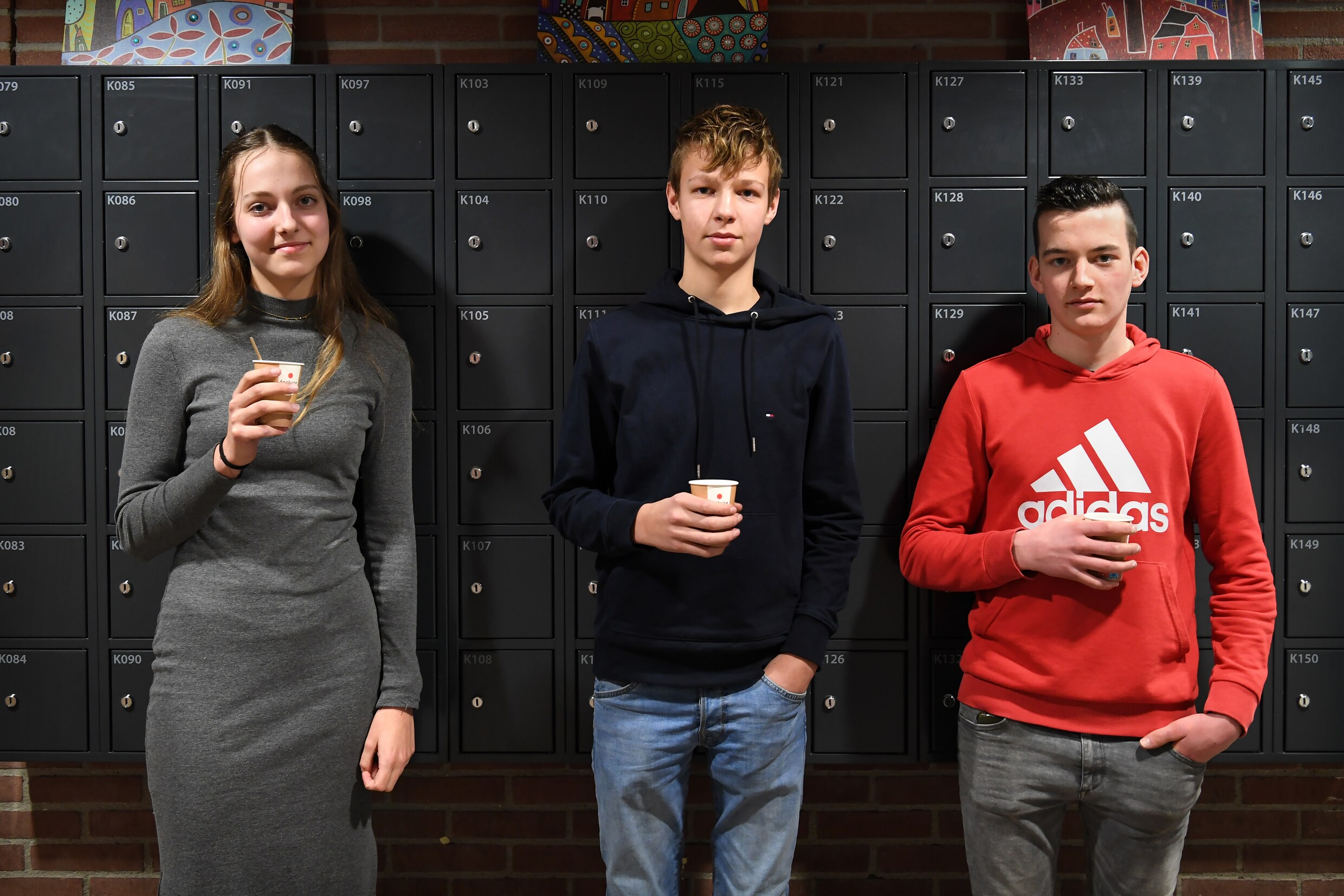 Op deze Zeeuwse school blijft de telefoon ‘thuis of in de kluis’. Nu is ...