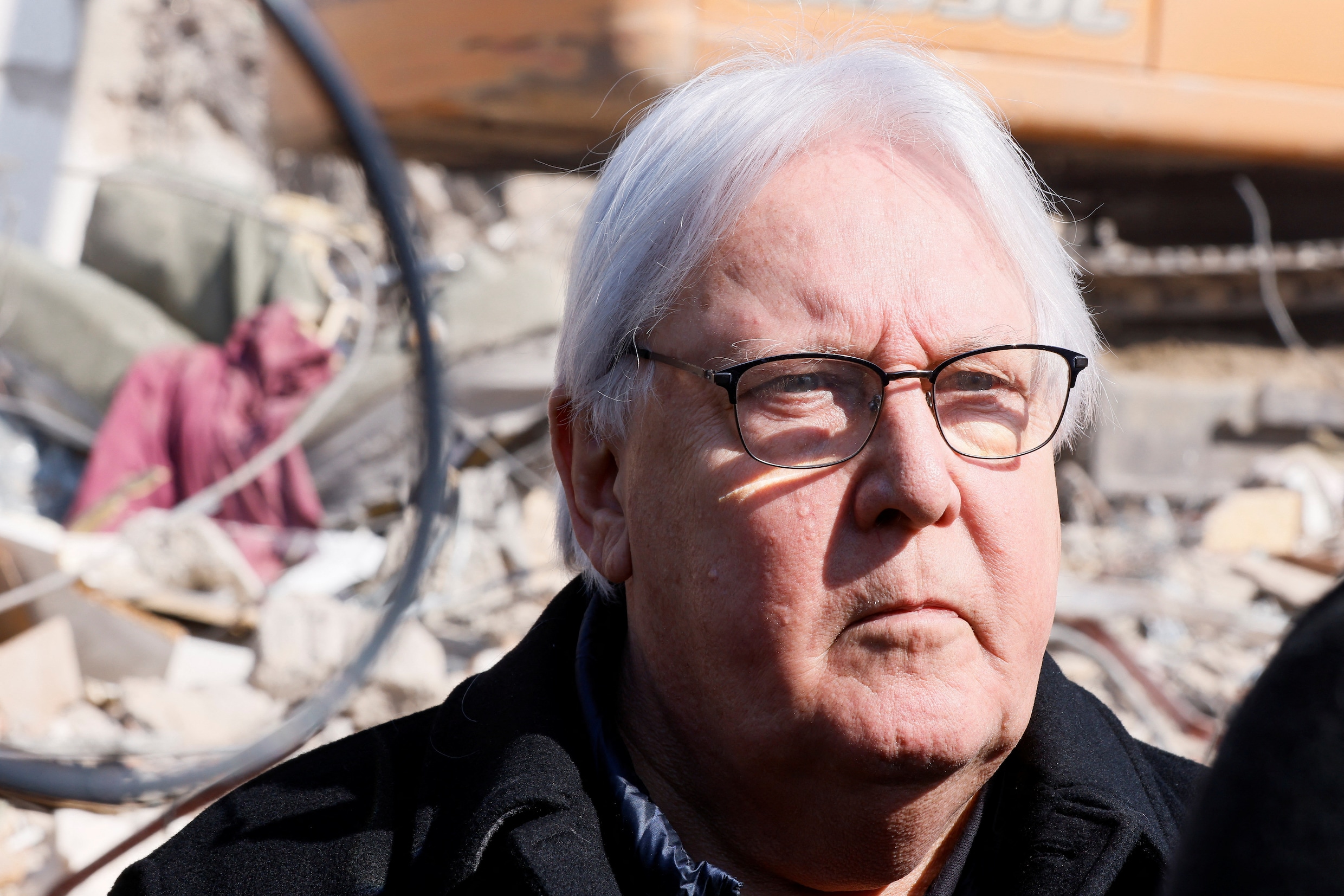 Live: Turkse reddingswerkers halen na 260 uur 12-jarige jongen levend ...