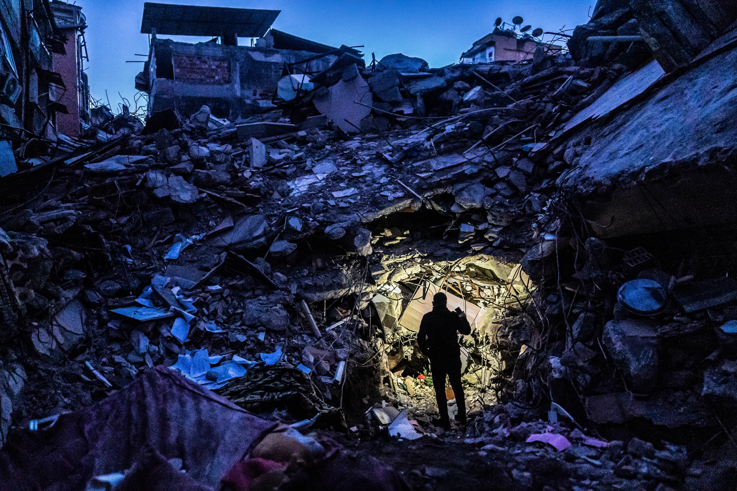 Al zeker 46.000 doden door de aardbeving in Turkije en Syrië: hoe wordt dat cijfer bepaald? | de ...