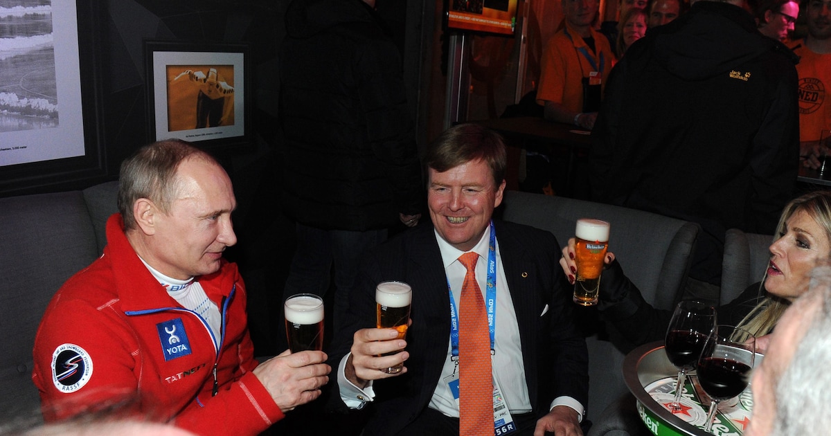 Altijd maar weer die foto van Poetin en Willem-Alexander aan de pils ...