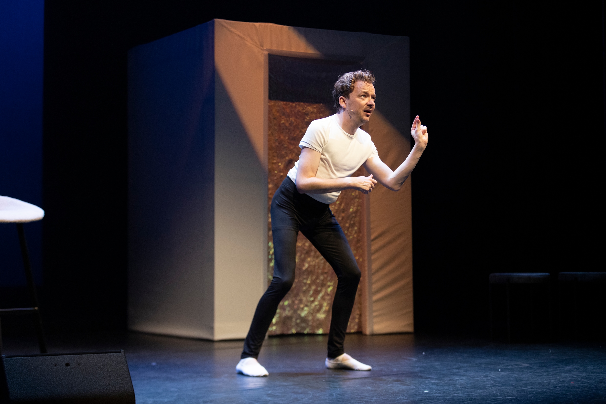 Wart Kamps heeft de gunfactor en dus komt hij met veel lompe grappen ...