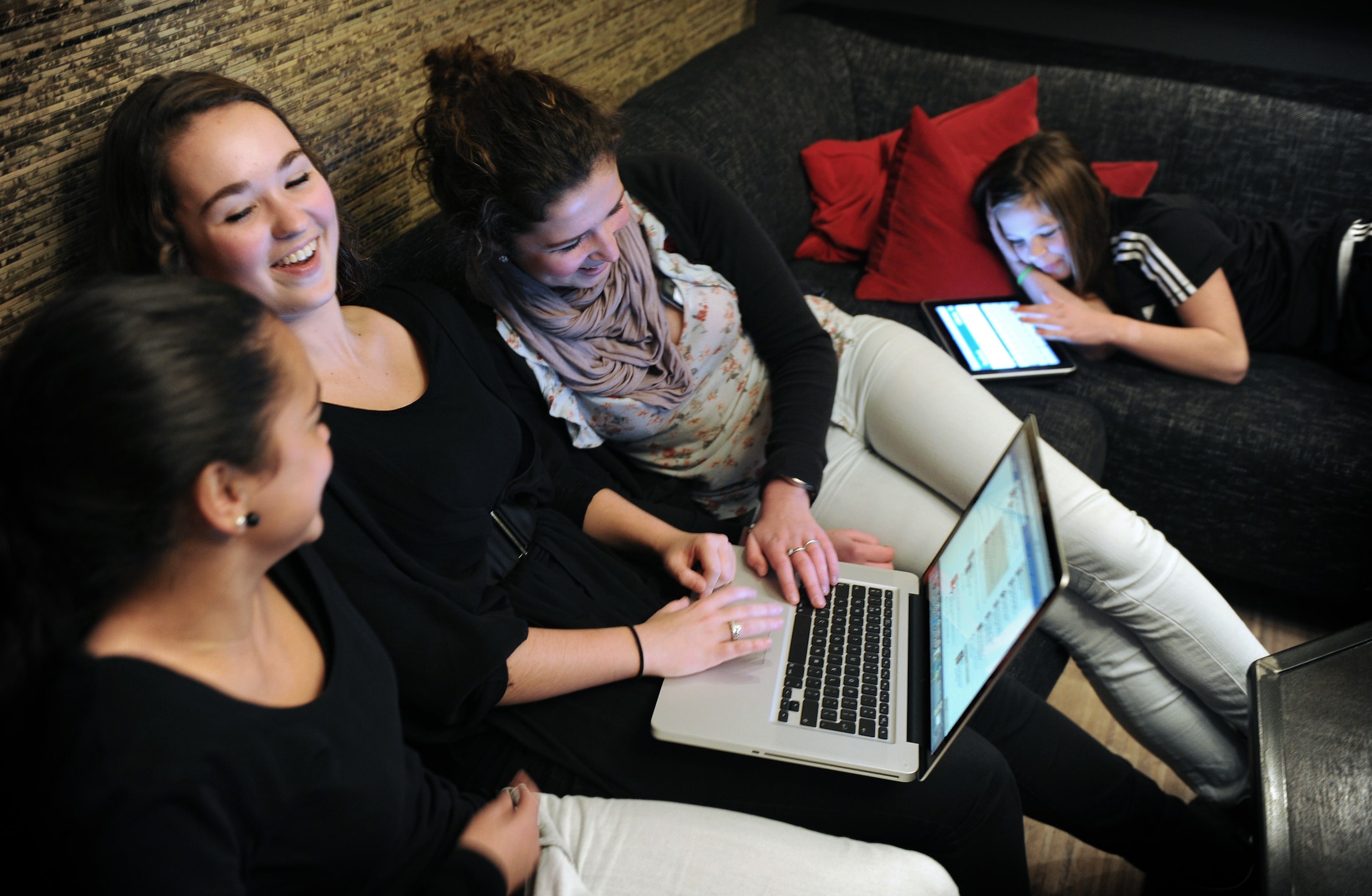 Jongeren weten heus wel wat praten is | de Volkskrant