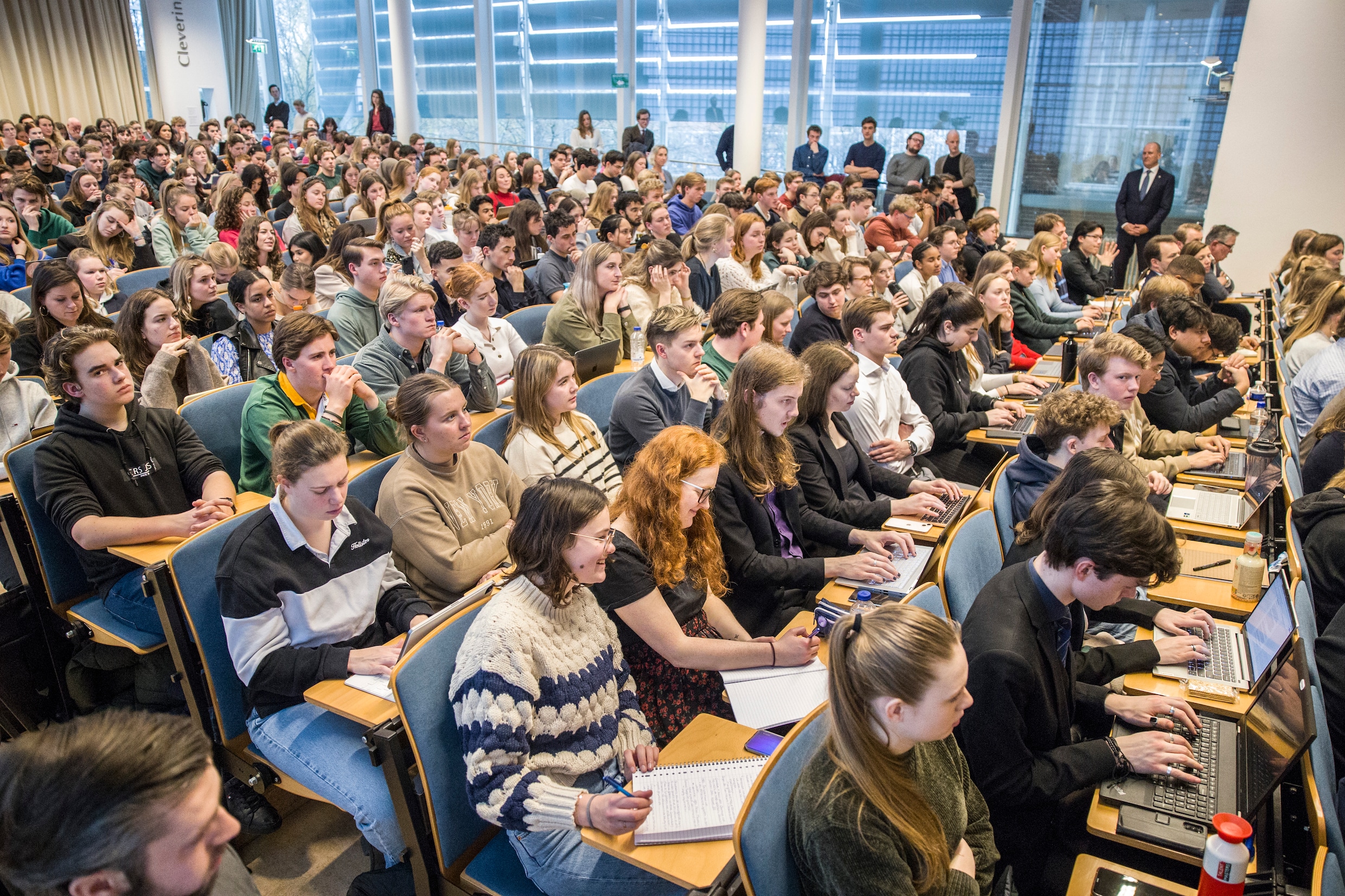Veel studenten halen truc uit en zetten studiefinanciering tijdelijk ...