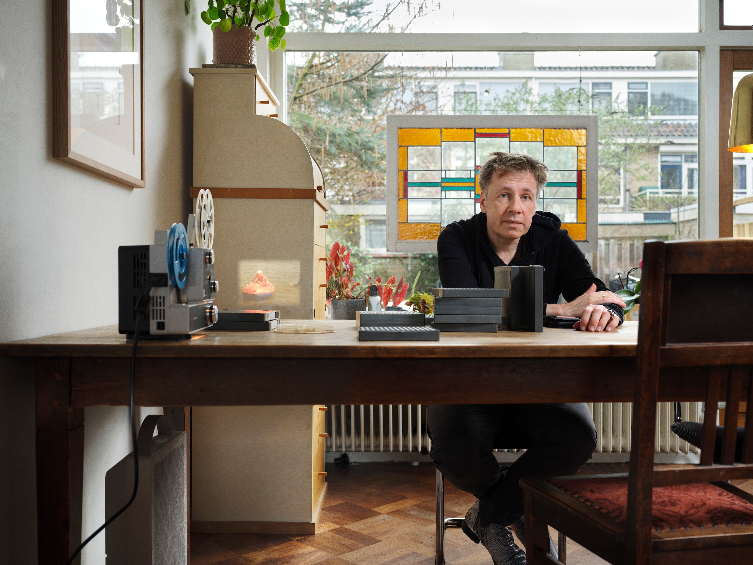 De grote vastlegdrang van zijn vader zette dichter Ingmar Heytze aan ...