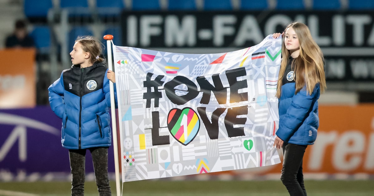 Kan de voetbalwereld eindelijk eens een vuist maken tegen homofobie ...