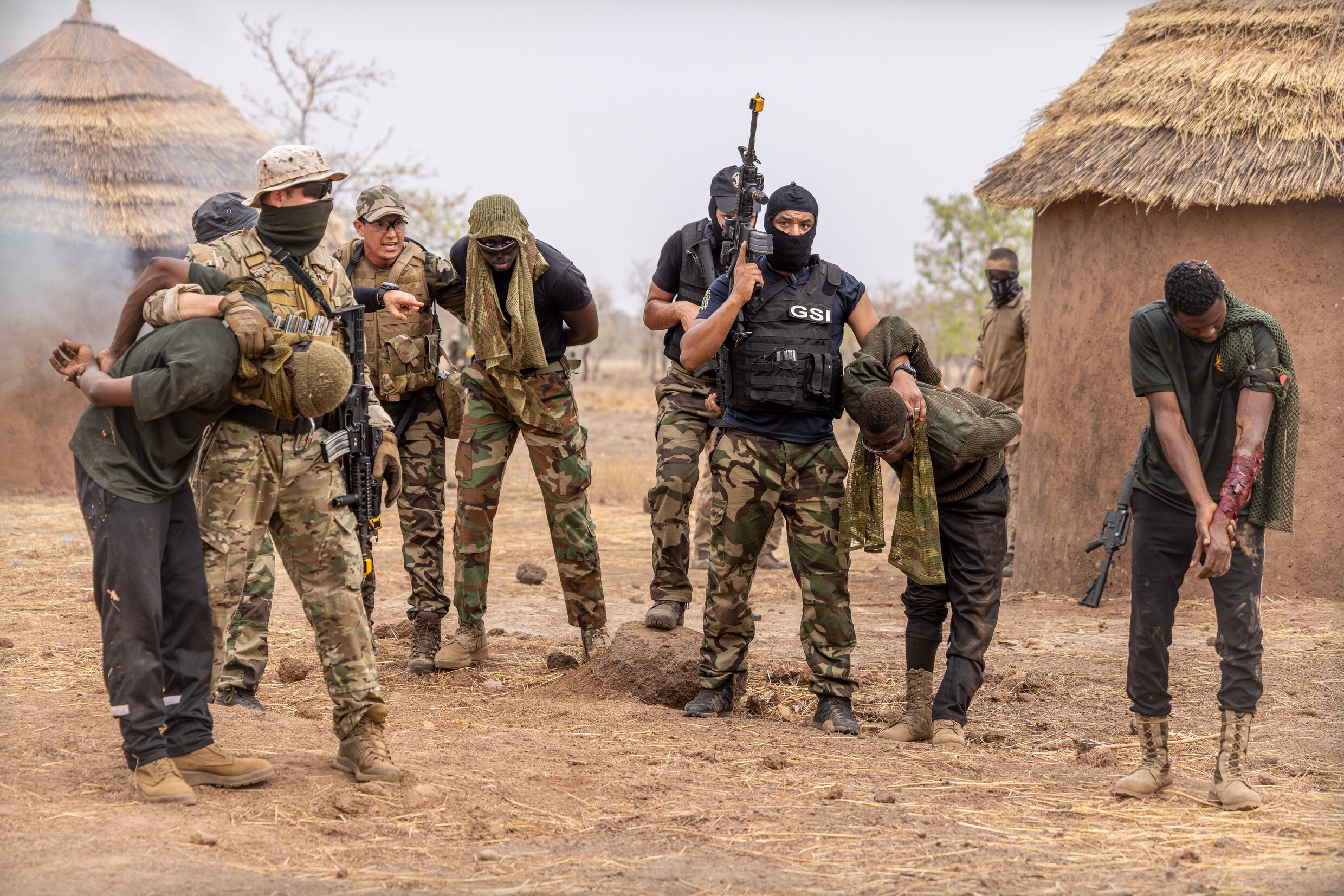 Op de stranden van Ghana worden Afrikaanse commando’s klaargestoomd ... Op de stranden van Ghana worden Afrikaanse commando’s klaargestoomd ...