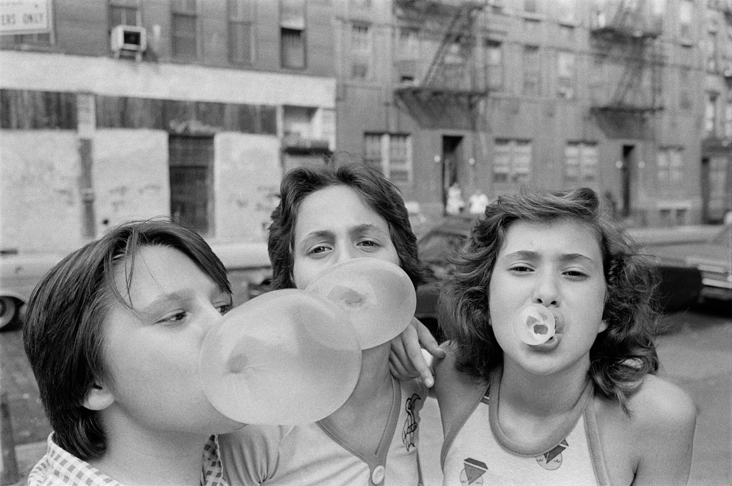 Vier decennia na de iconische ‘Molotov Man’ kijkt fotograaf Susan ...