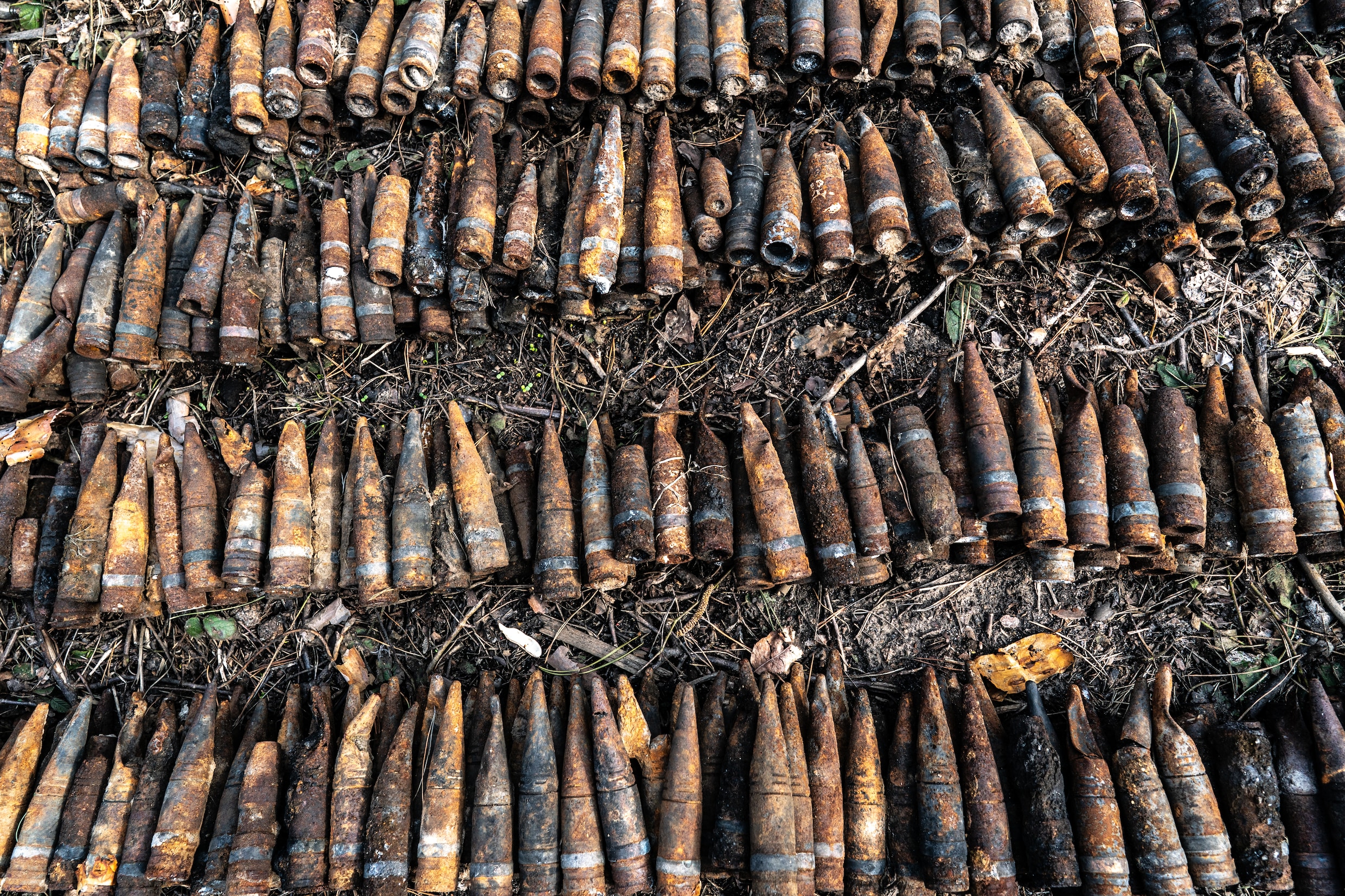 Explosieven zijn in Oekraïne nooit ver weg, zien de mijnopruimers: ‘Ik ...