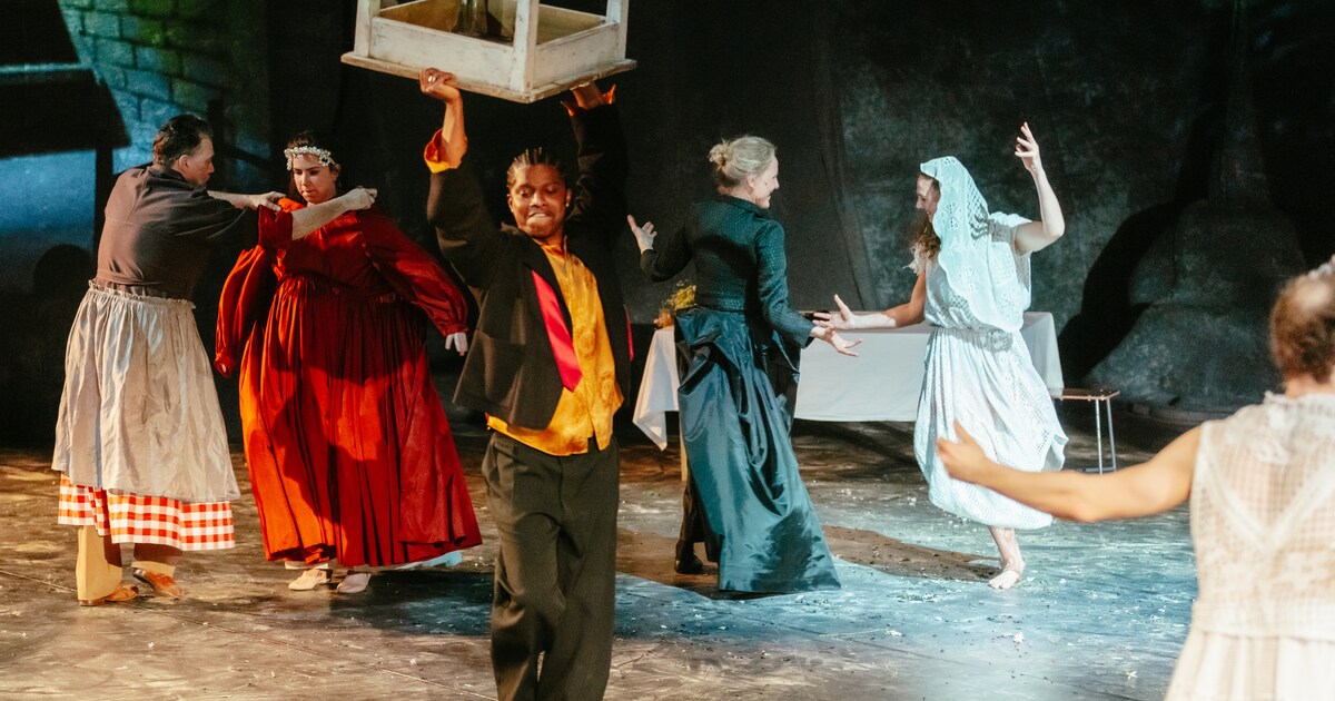 Recensie: ‘Bloedbruiloft’ van ITA is zinderend, beeldend theater | de ...