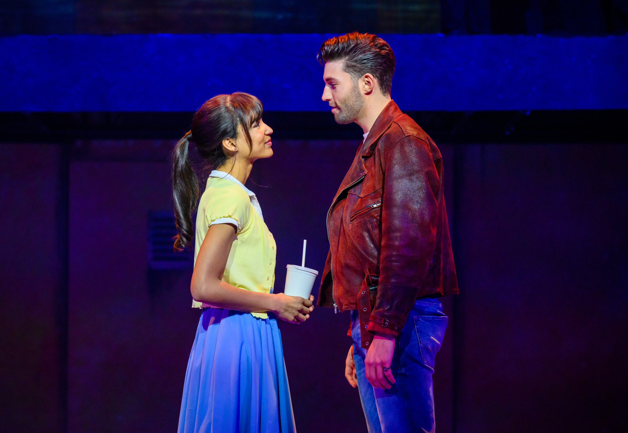 Recensie: in de groepsnummers komt musical Grease tot leven | de Volkskrant