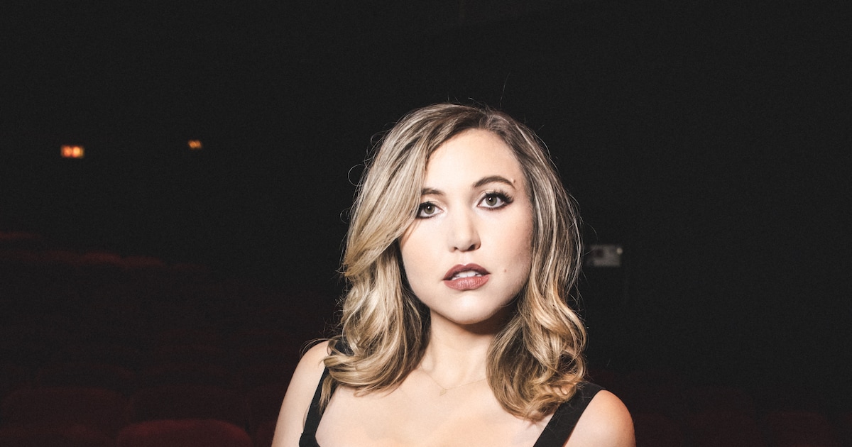 Comedian Taylor Tomlinson bespreekt mentale gezondheid met goede ...