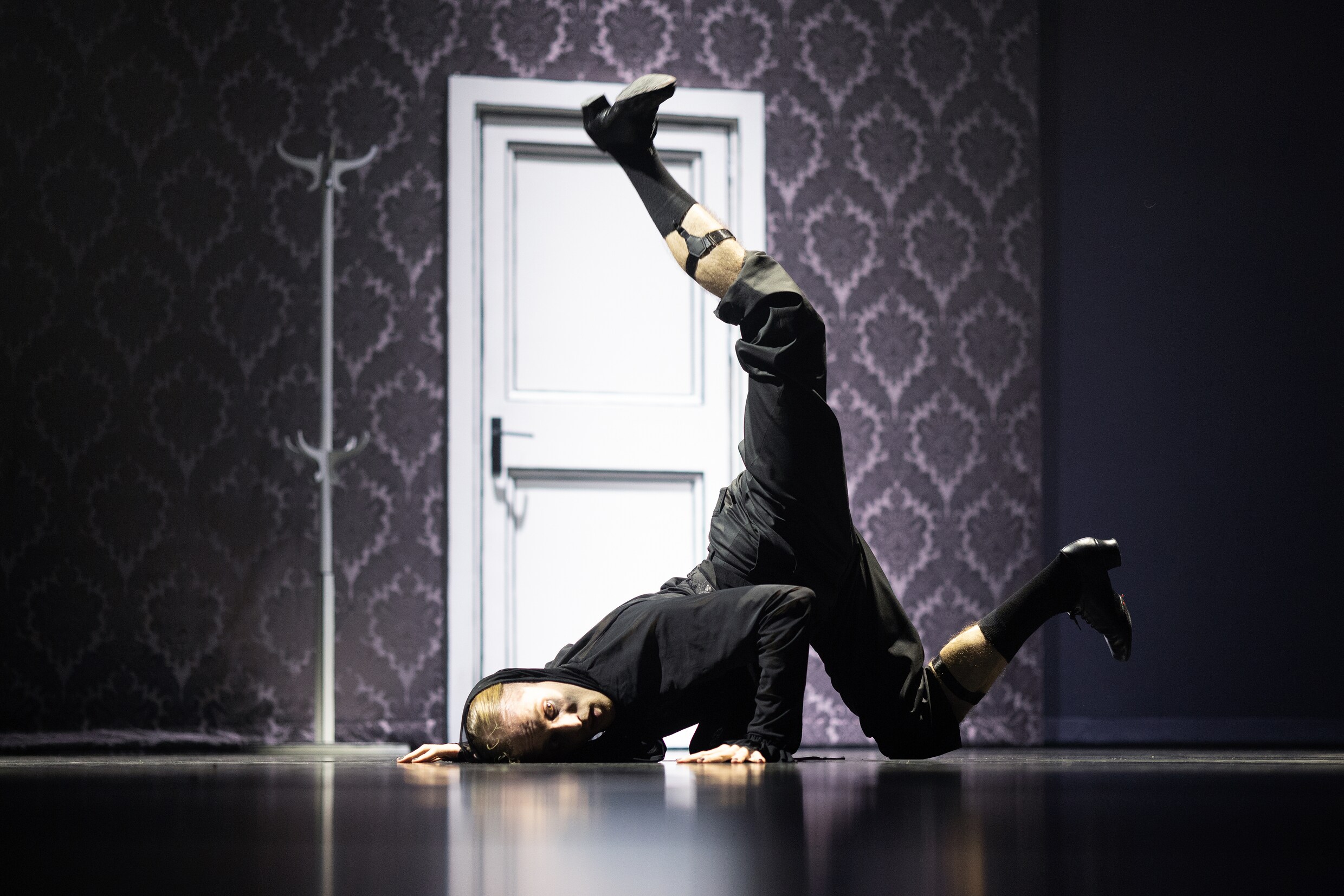 recensie: Two Tales door Scapino Ballet levert een veelbelovende ...