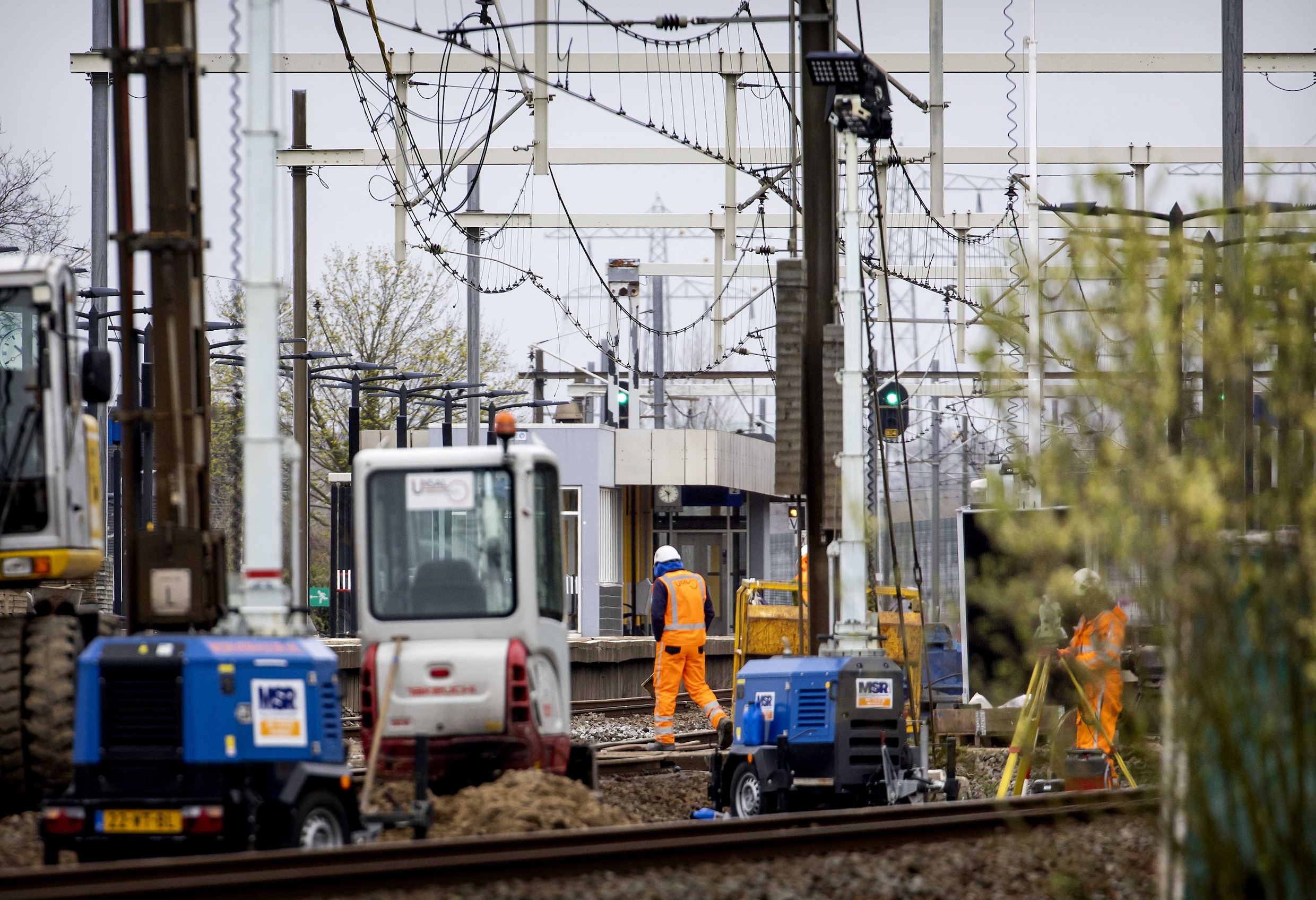 Treinen rijden weer langs Voorschoten na dodelijk ongeluk | de Volkskrant