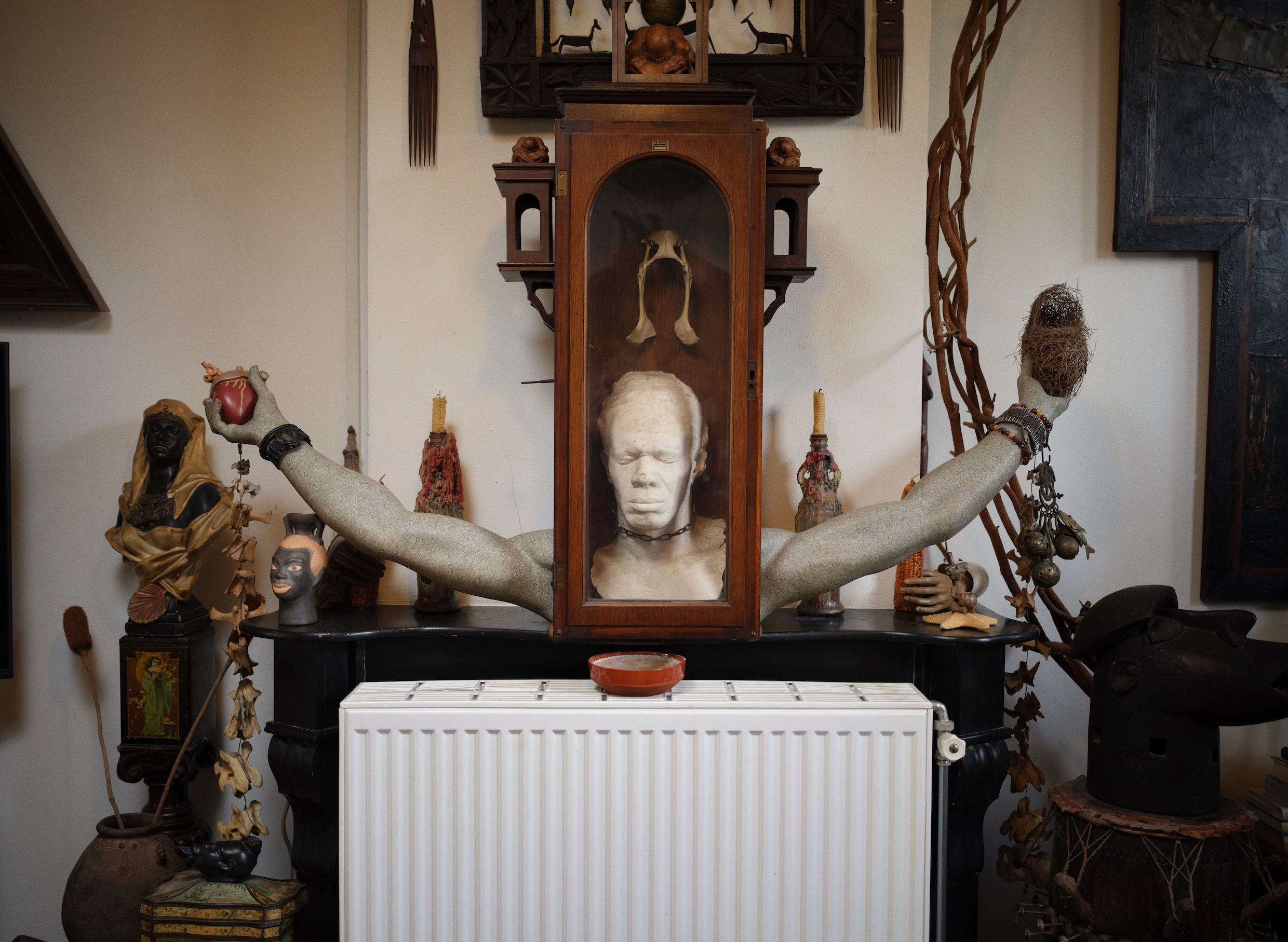 Wat het werk van kunstenaar Felix de Rooy betekent? Dat mag je van hem ...