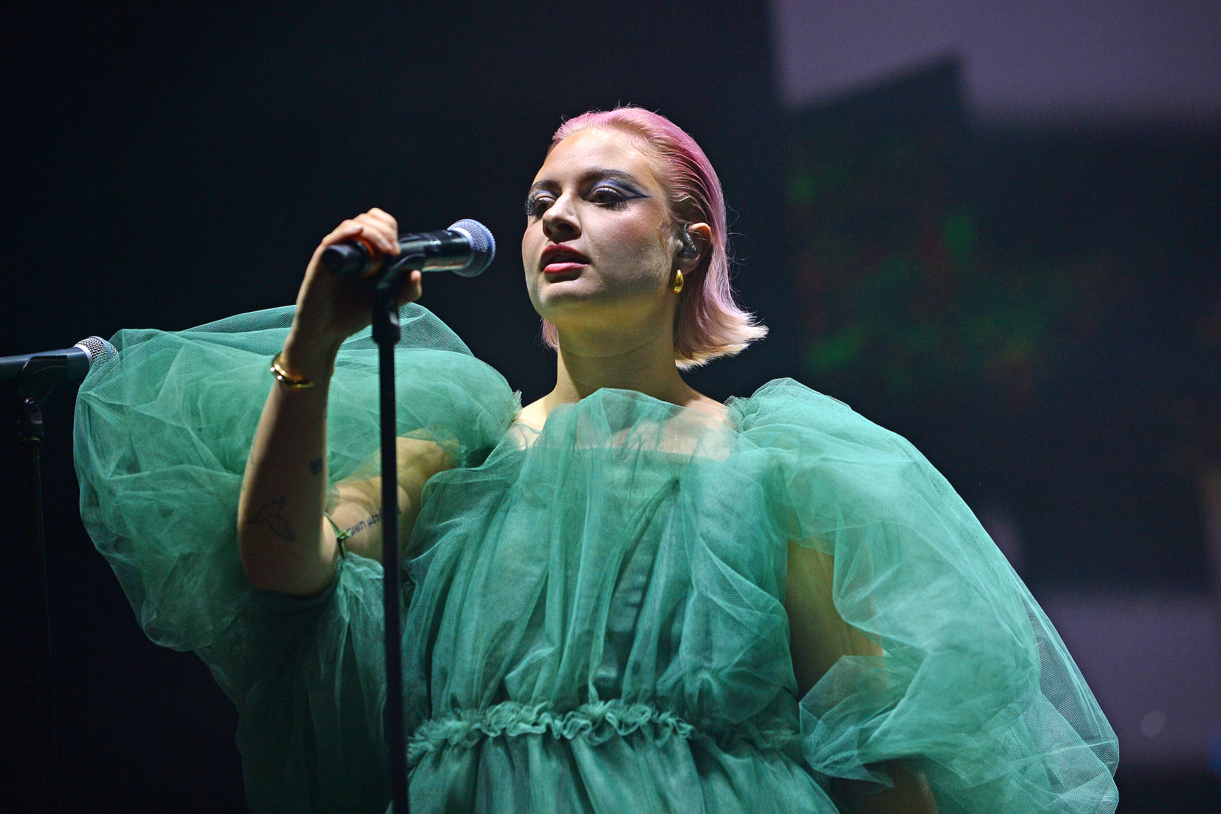 Låpsley zingt in de Melkweg met vaste, zuivere stem, maar haar liedjes ...