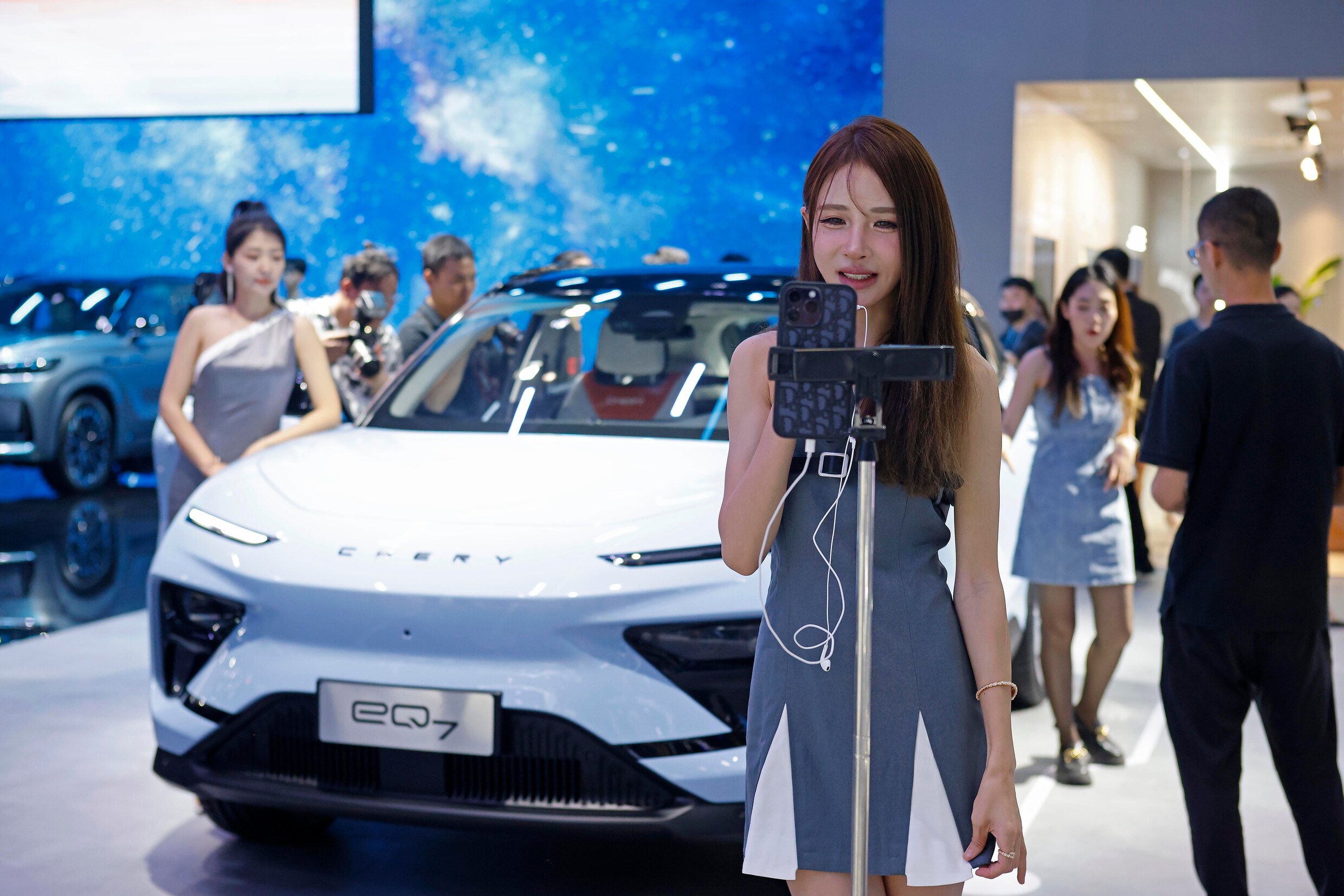 De elektrische-autorevolutie krijgt snel Chinese kleur: op de Shanghai ...
