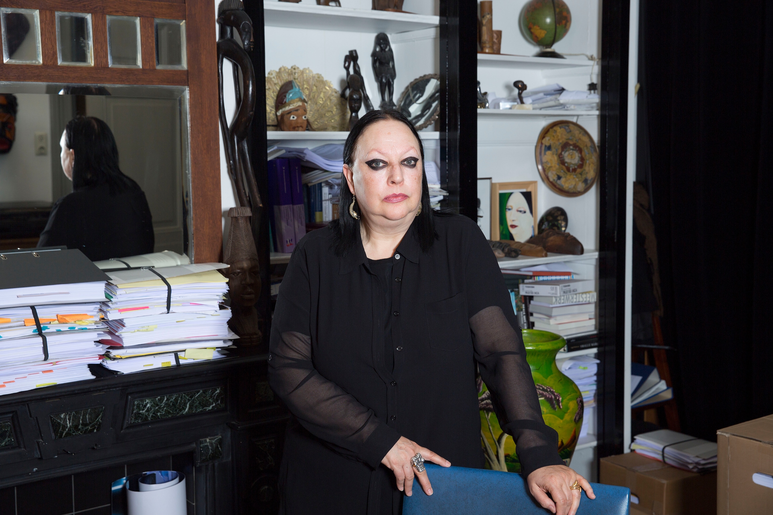 Voordat haar strafzaak is begonnen, verdedigt Inez Weski zichzelf in ...