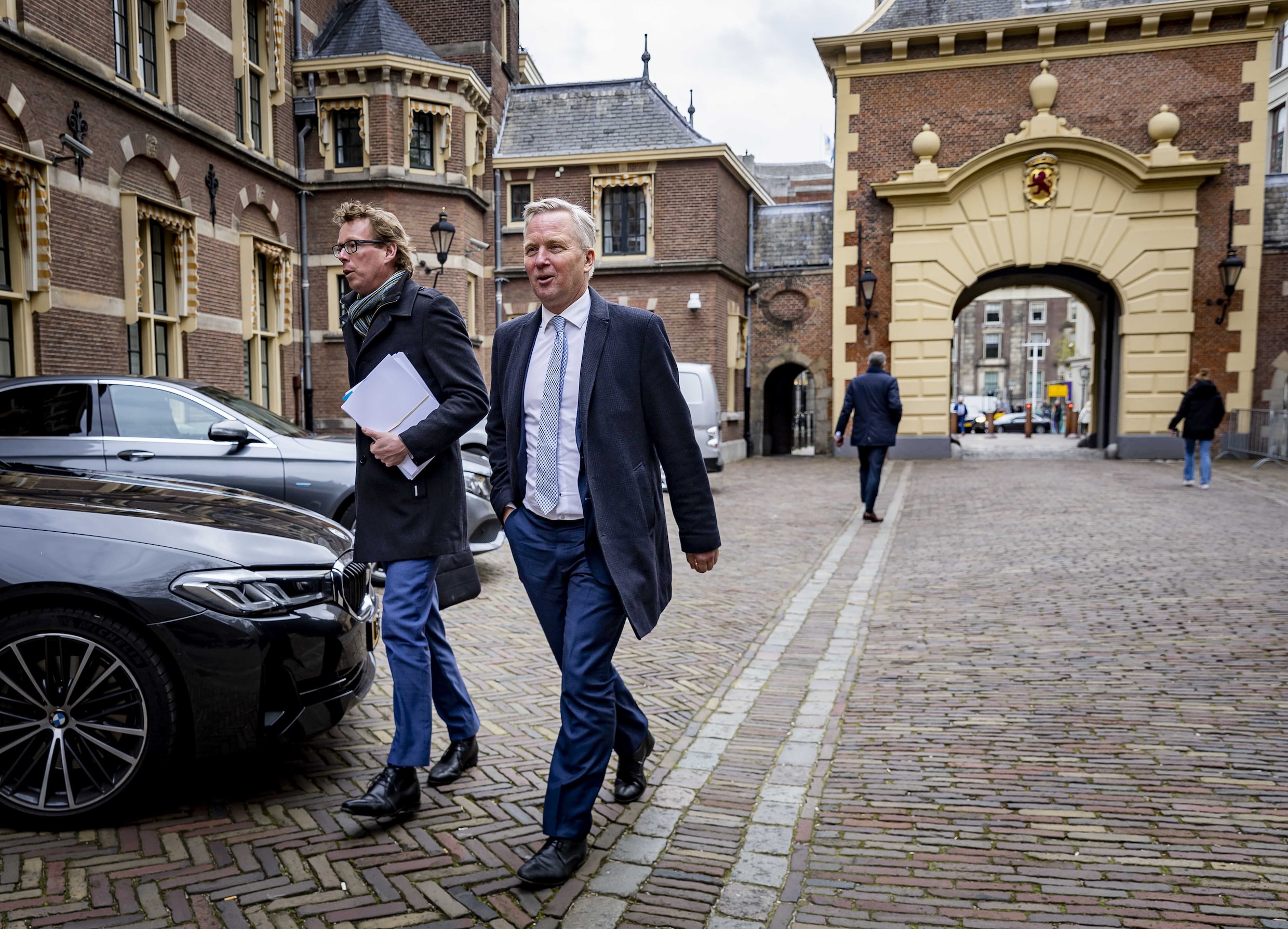 Kamer wil hardere aanpak overlastgevende asielzoekers: gesprek over ...