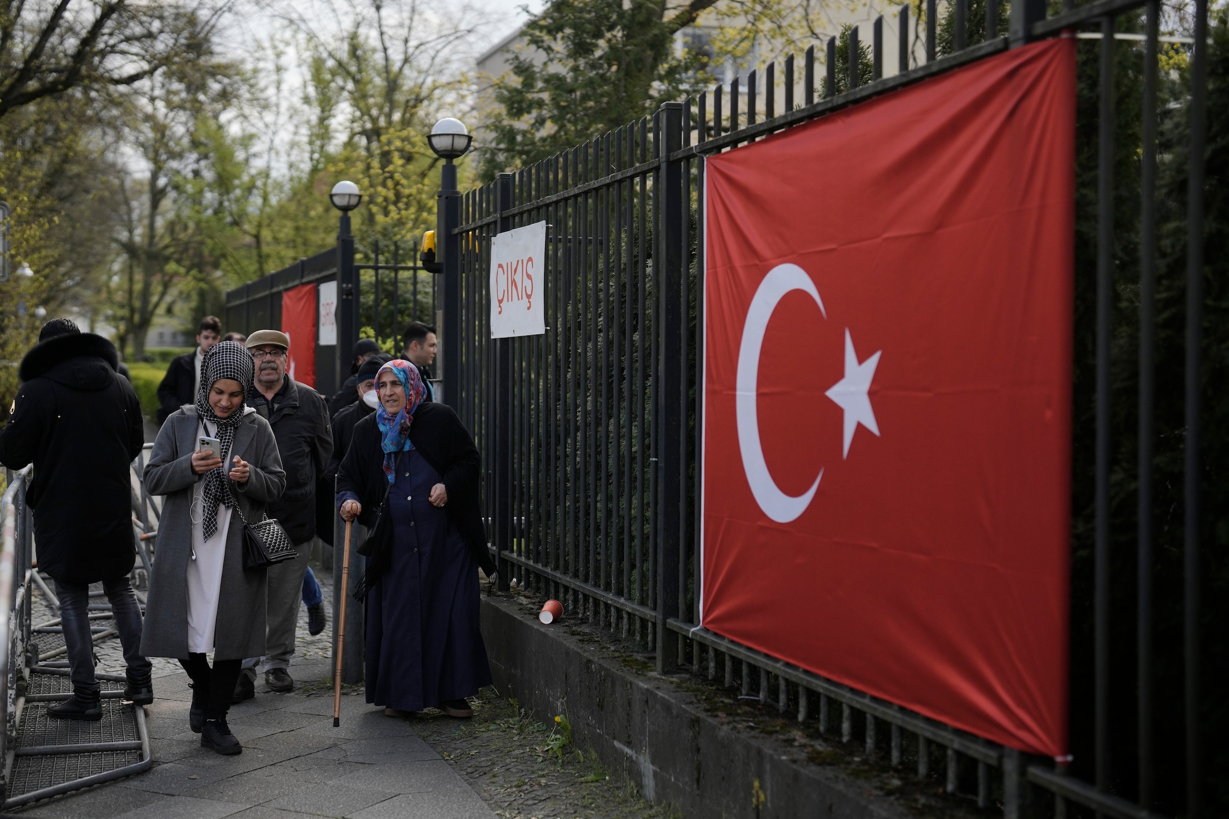 De buitenlandse stem kan in Turkije de doorslag geven: hier mag nog ...