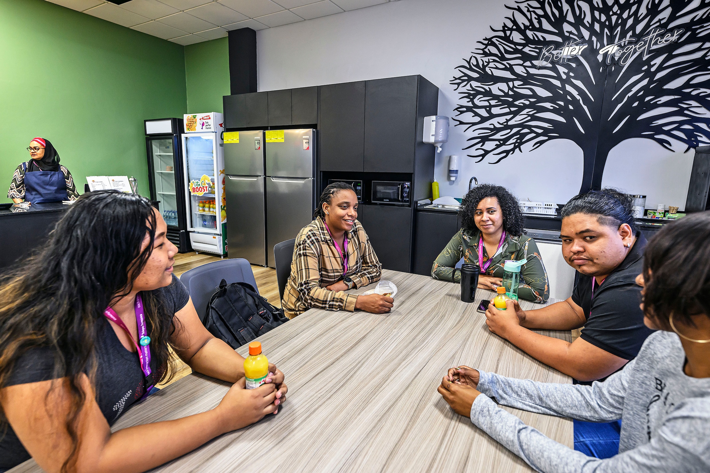 Krappe arbeidsmarkt in Nederland geeft callcenters in Suriname vleugels ...