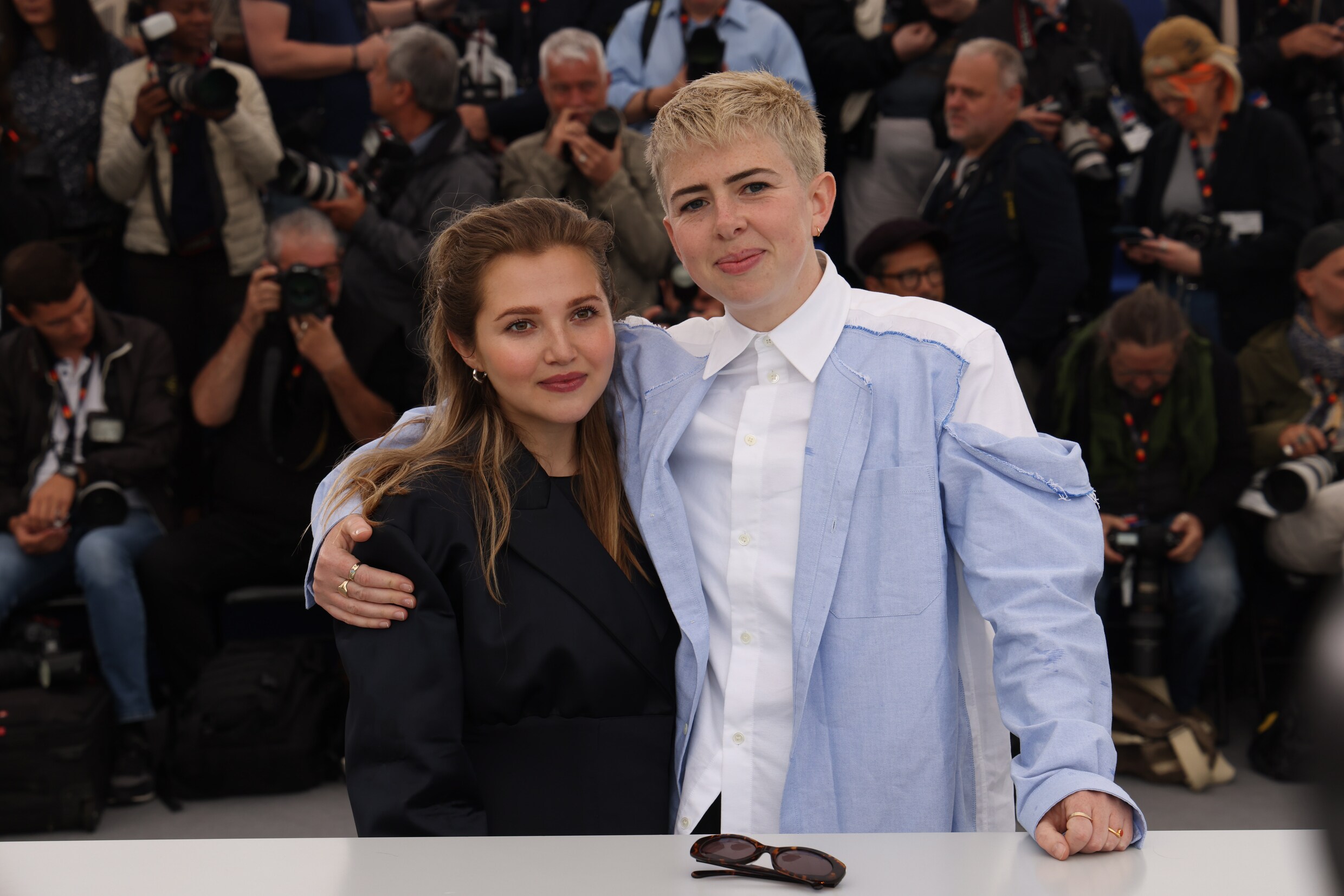 In Cannes valt de uitpuilende zaal bij ‘How to Have Sex’ nog genoeg te ...