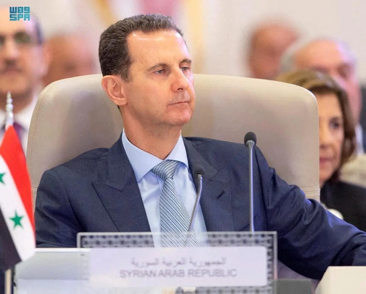 Met een uitnodiging van de Arabische Liga is Bashar al-Assad terug in ...