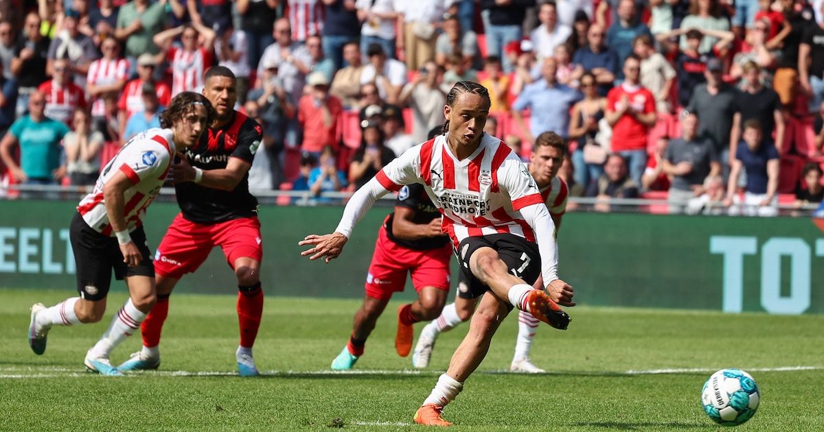 PSV verzuimt om plek 2 veilig te stellen en moet alsnog alle zeilen ...