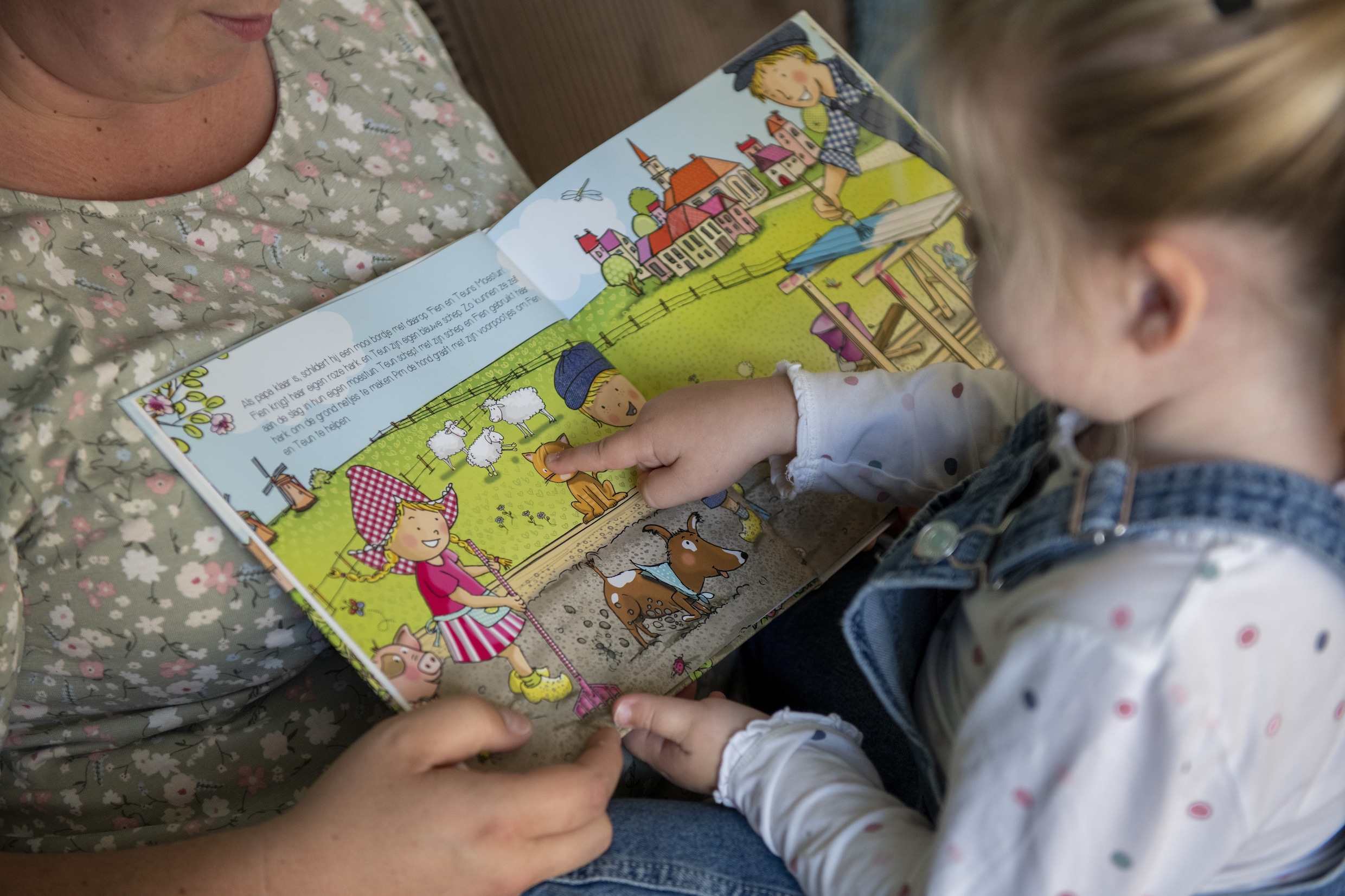 Elke dag een boekje met je kind lezen, lukt dat in Nederland? | de ...